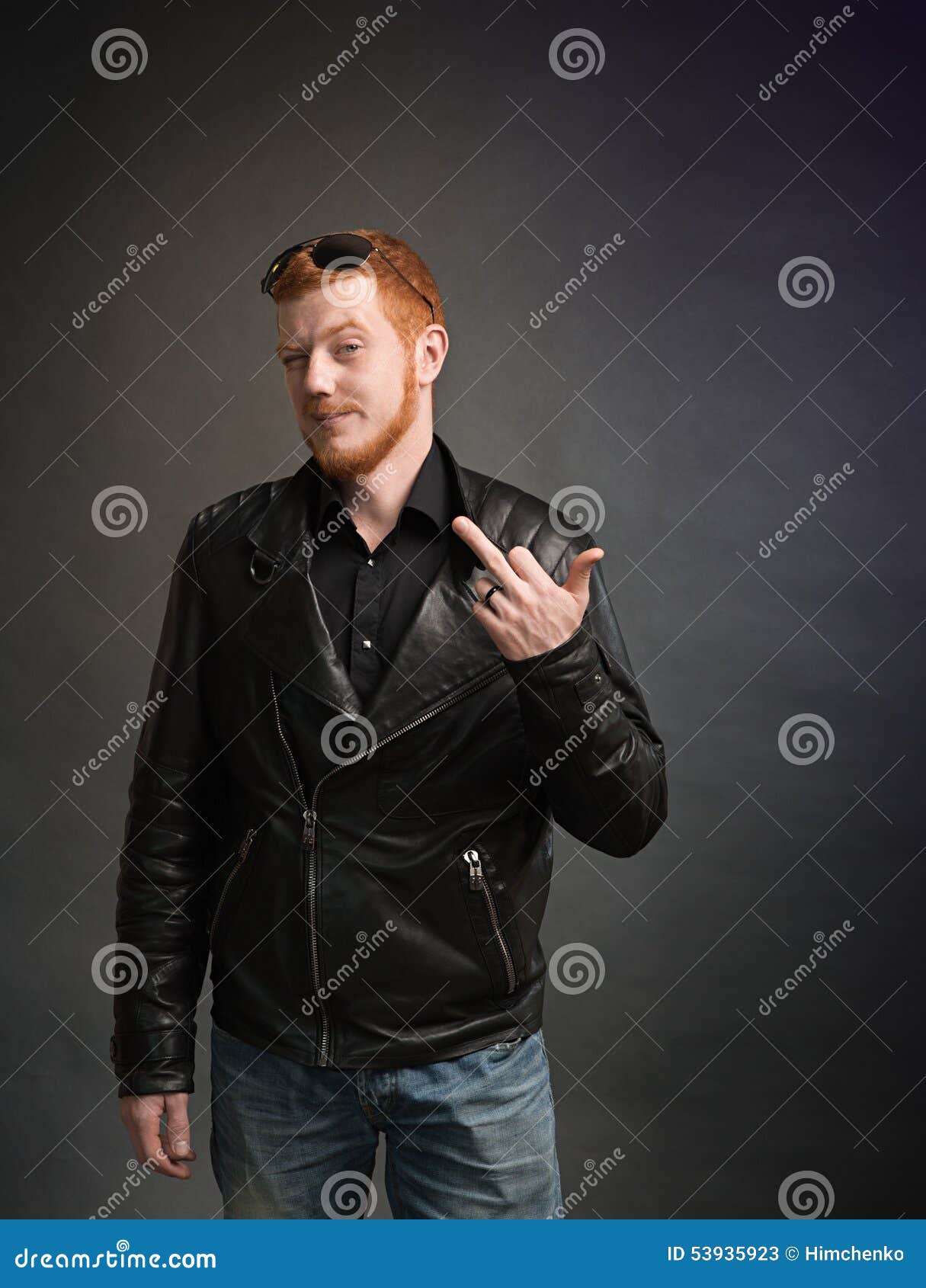 Mann, Der Mittleren Finger Zeigt Stockbild - Bild von studio ...