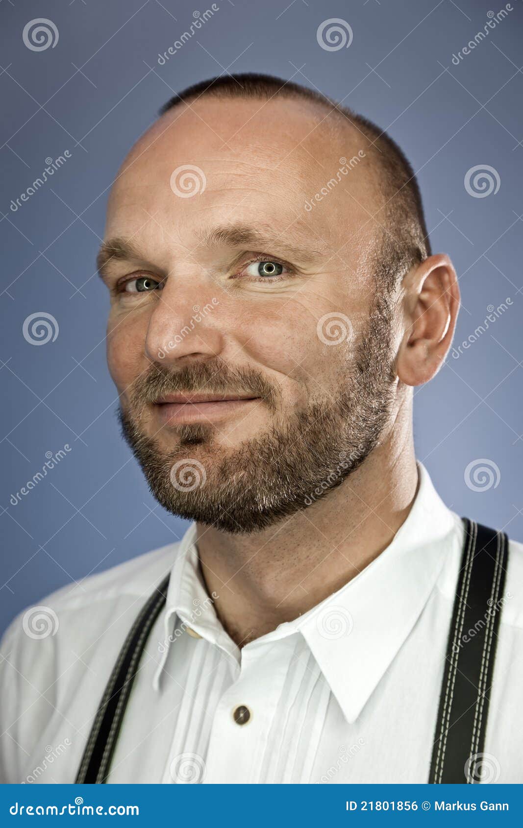 Mann mit Bart stockfoto. Bild von hintergrund, lebensstil - 21801856