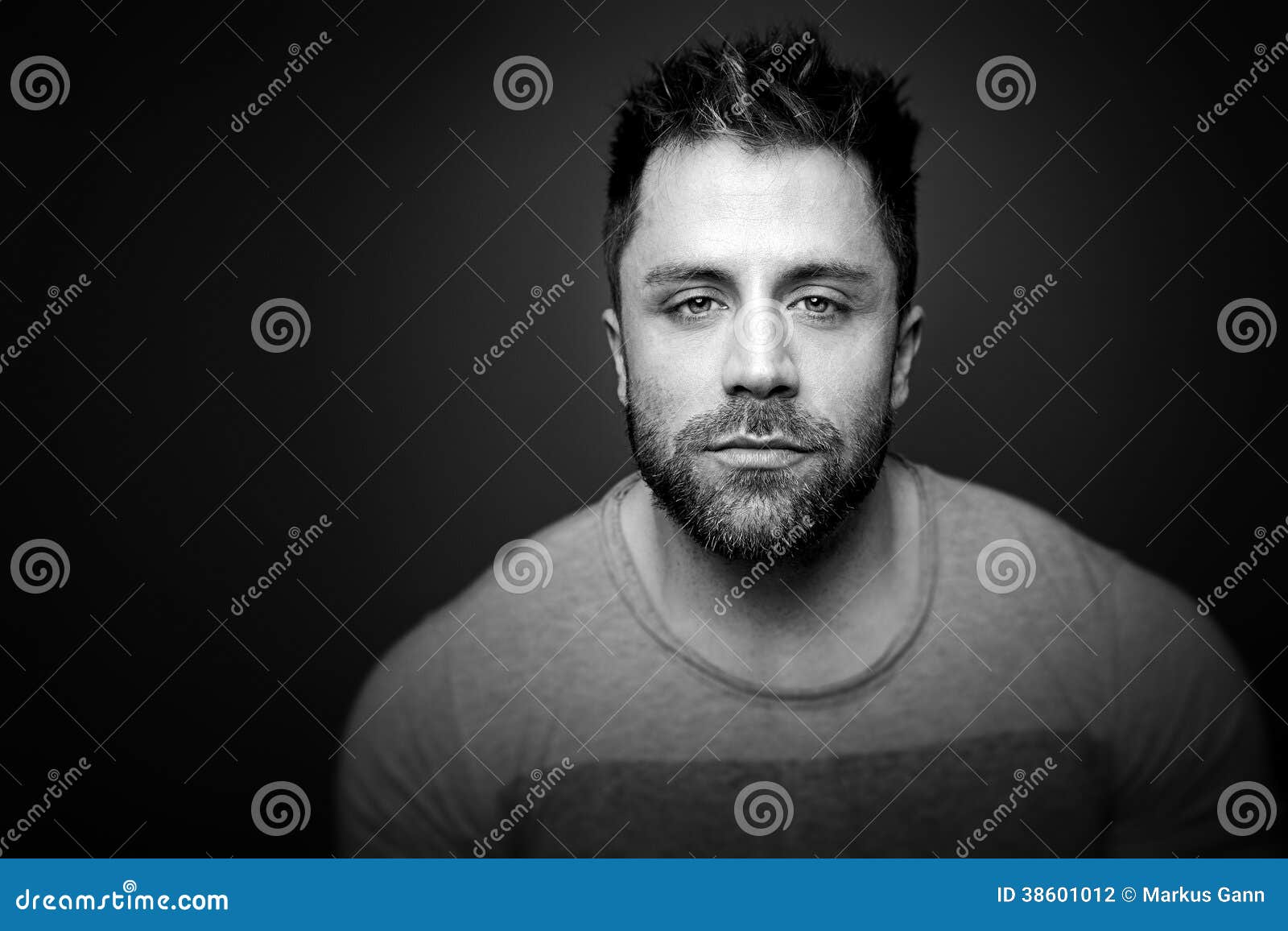 Mann mit Bart stockfoto. Bild von älter, hintergrund - 38601012