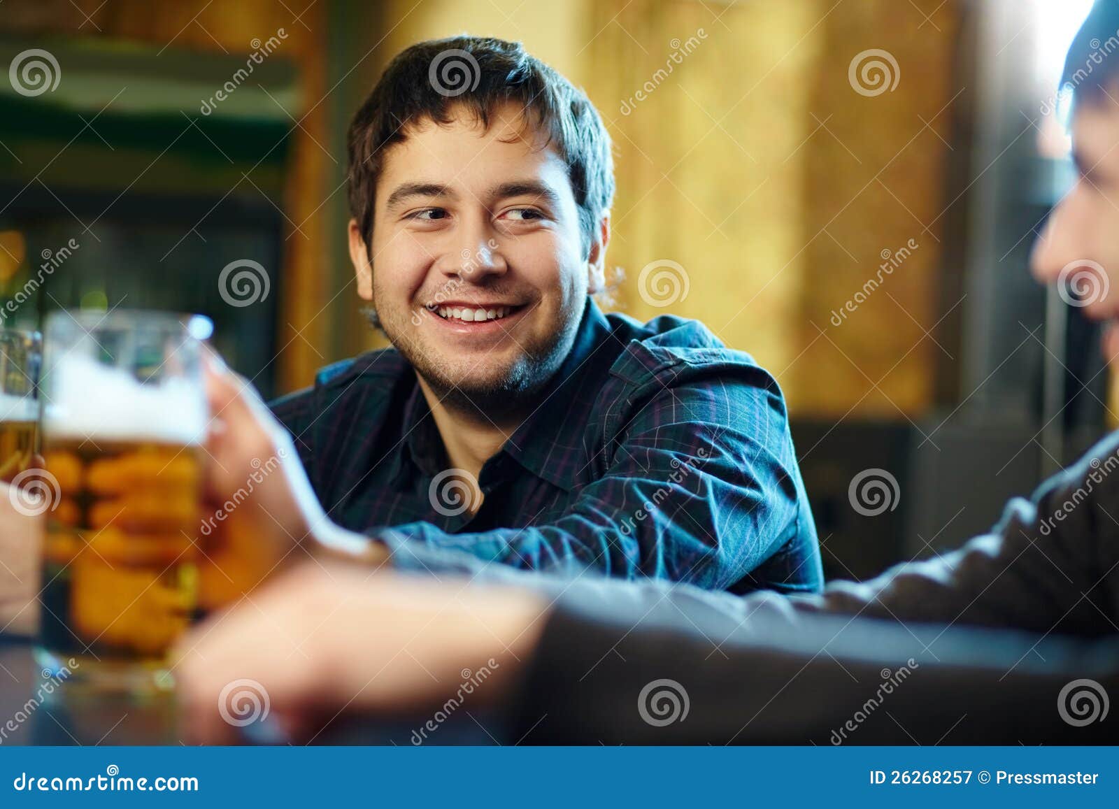 Mann mit Bier stockbild. Bild von kaukasisch, fall, bier - 26268257
