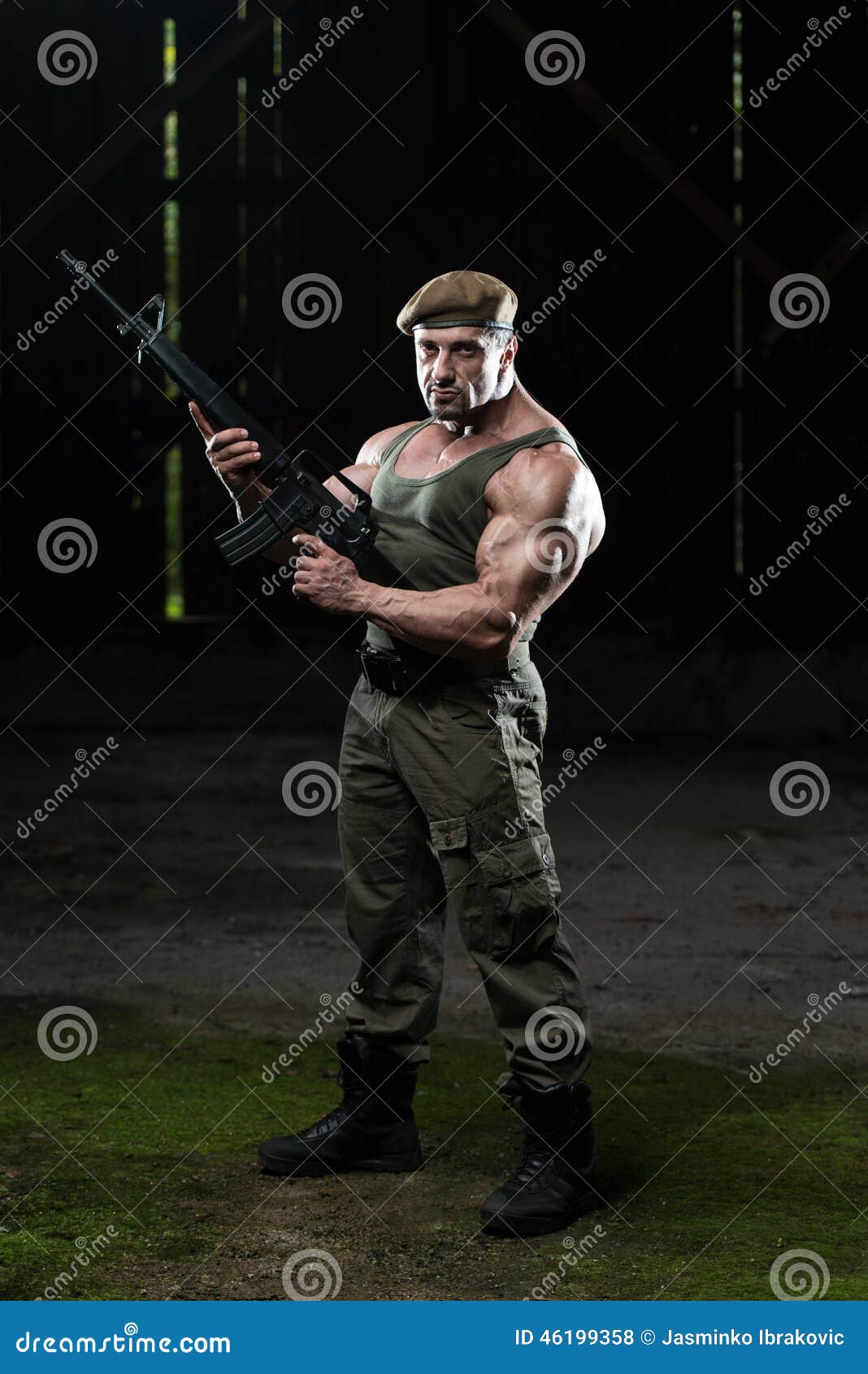 Mann Mit Einem Maschinengewehr Stockfoto - Bild von kampf, held: 46199358