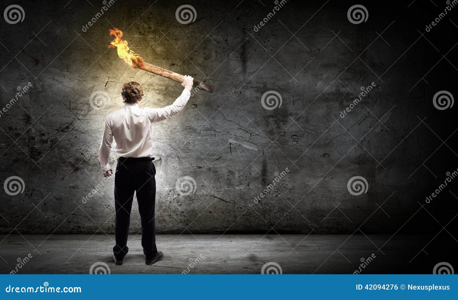 Mann mit Fackel stockfoto. Bild von begrifflich, berechtigung - 42094276