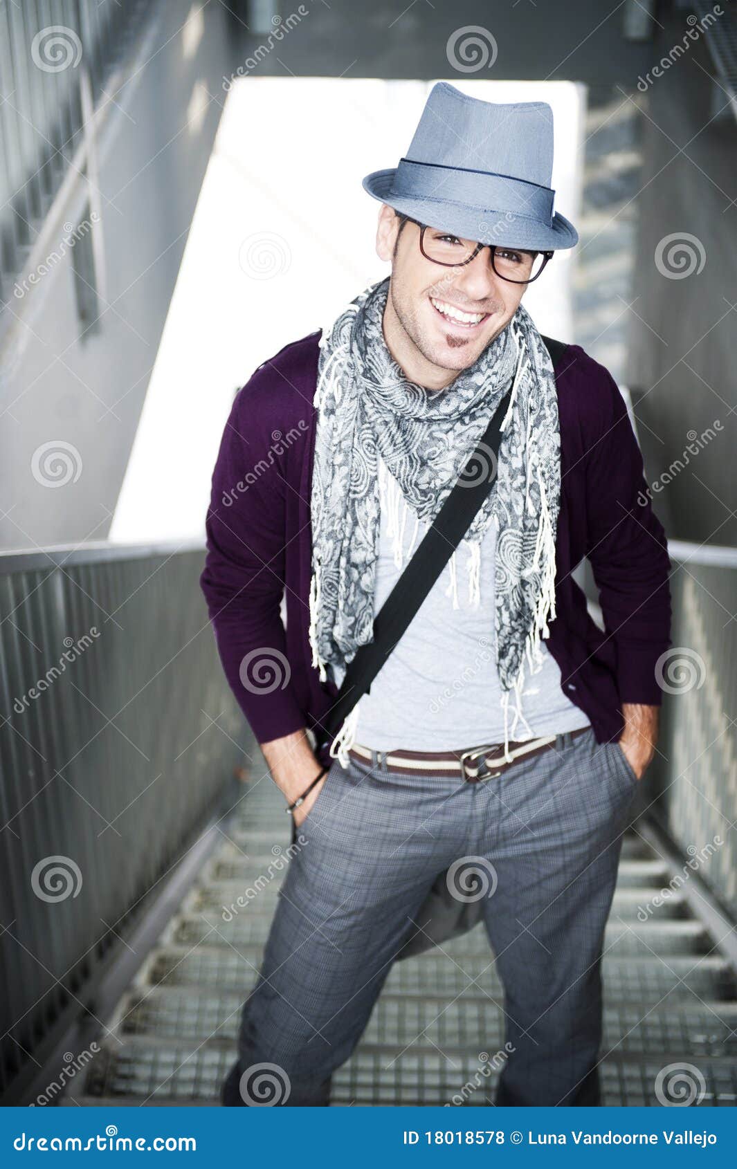 Mann mit Hut stockfoto. Bild von baumuster, schön, lebensstil - 18018578