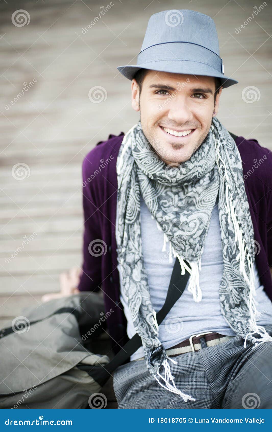 Mann mit Hut stockbild. Bild von anstarren, frisch, beiläufig - 18018705