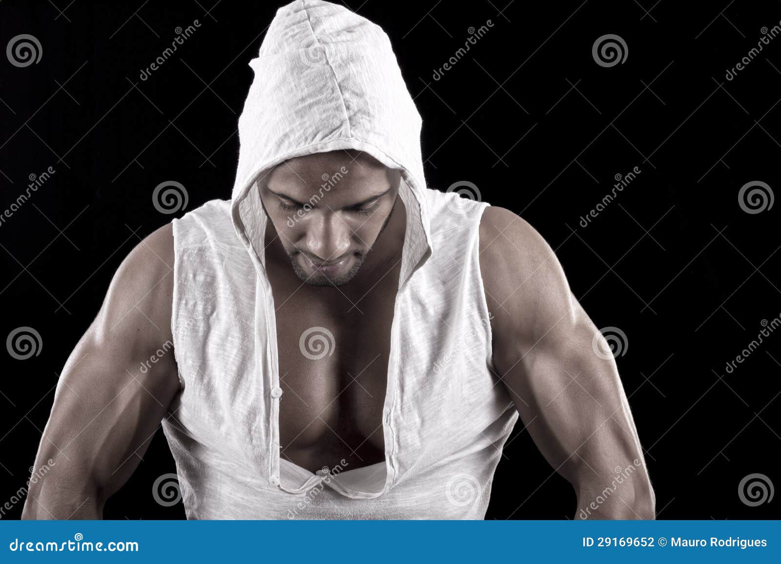 Mann Mit Muskeln Auf Einem Schwarzen Hintergrund Stockfoto - Bild von ...