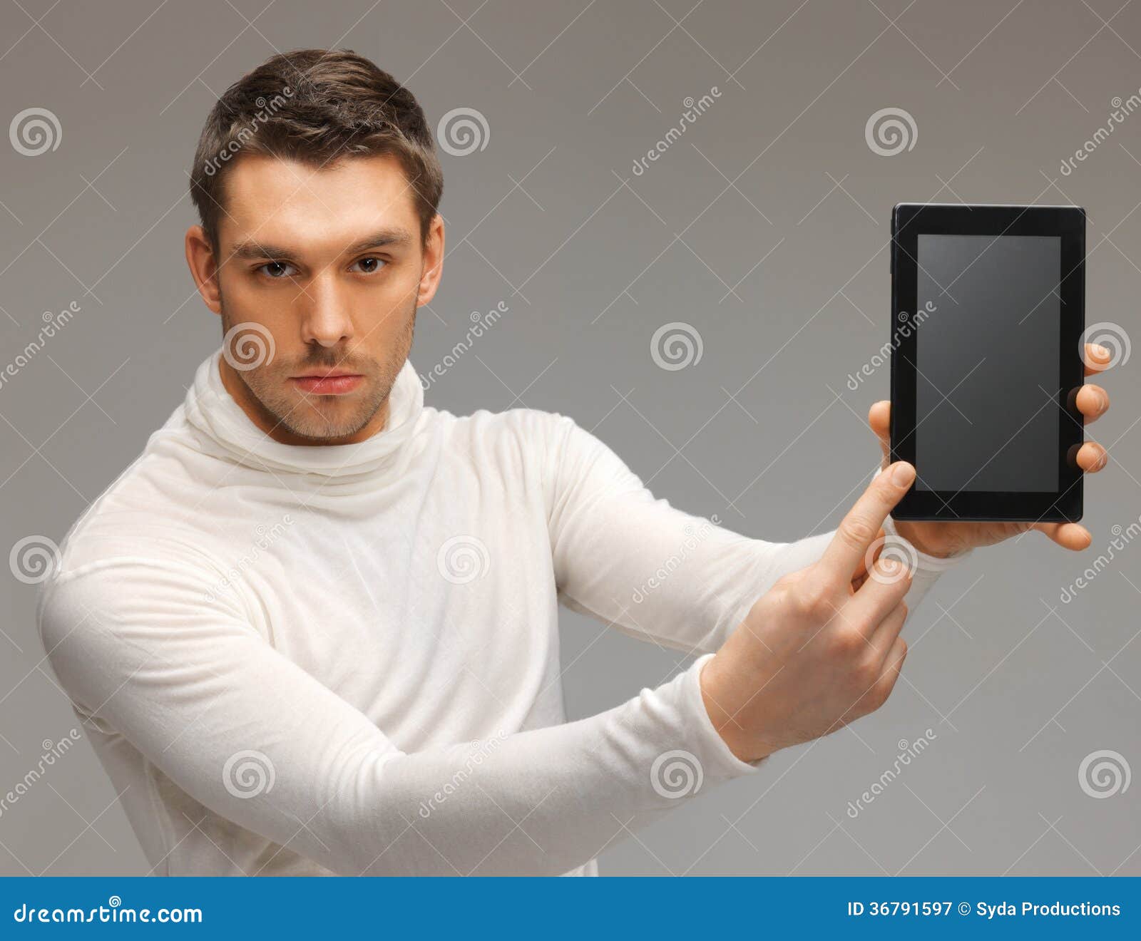 Mann mit Tabletten-PC stockbild. Bild von entspannung - 36791597