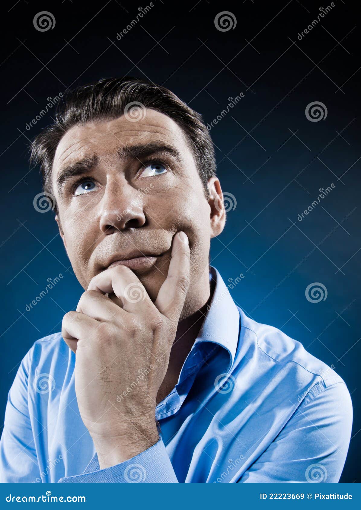 Mann-Portrait Denken Konzentrat Stockbild - Bild von muse, stirnrunzeln ...