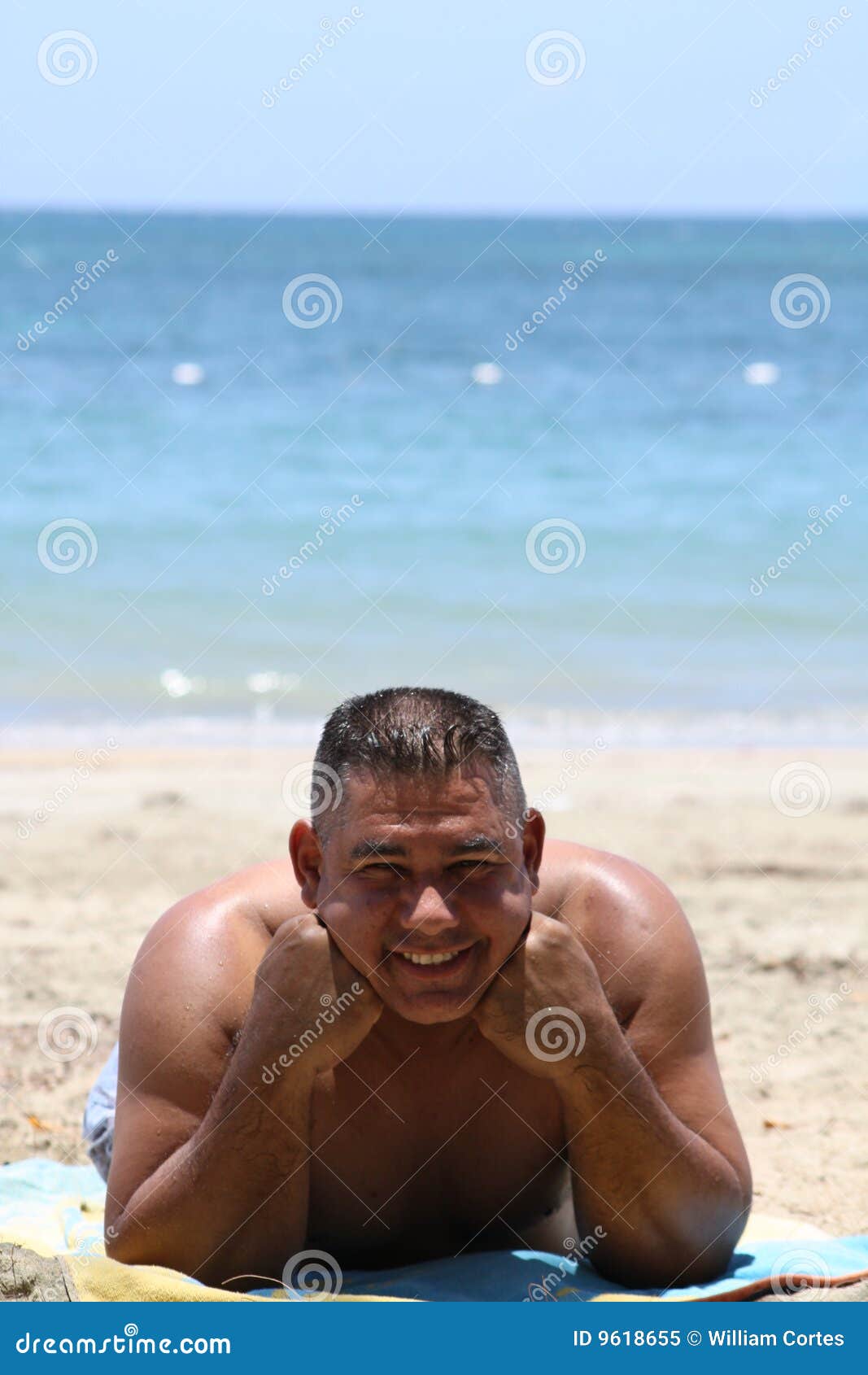 Mann am Strand stockbild. Bild von ruhe, frühling, gesund - 9618655