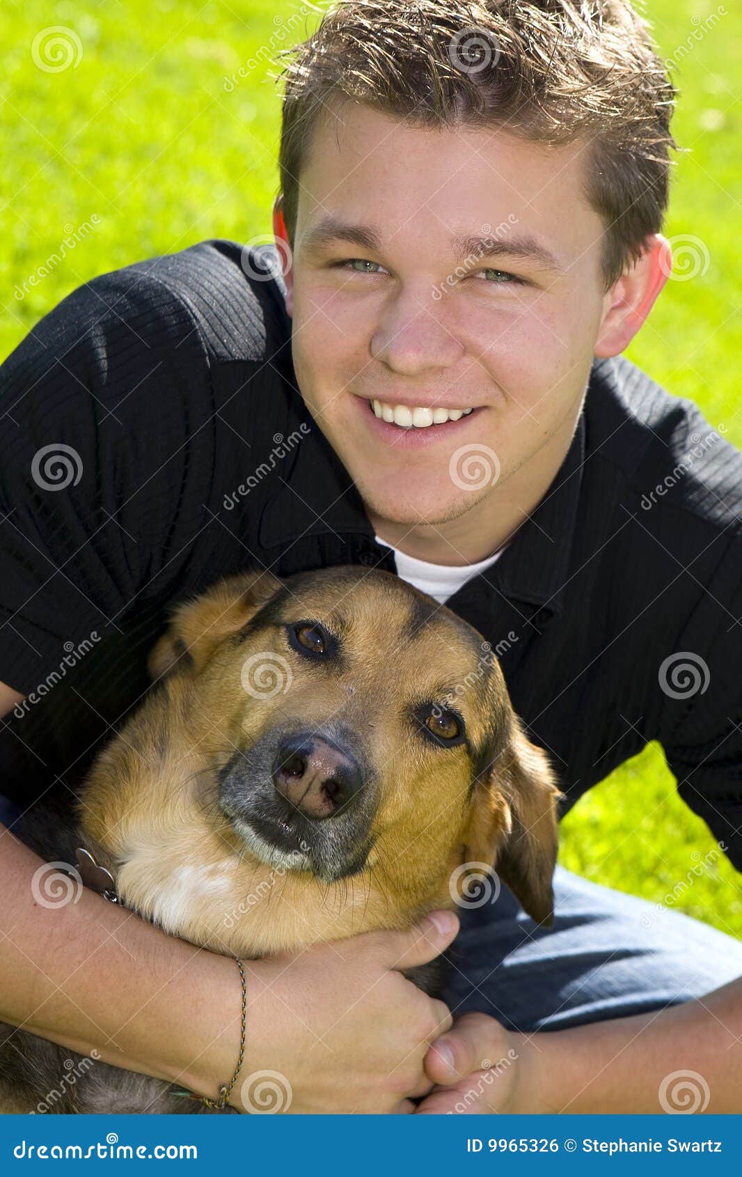 Mann und Hund stockfoto. Bild von attraktiv, nett, inhaber - 9965326