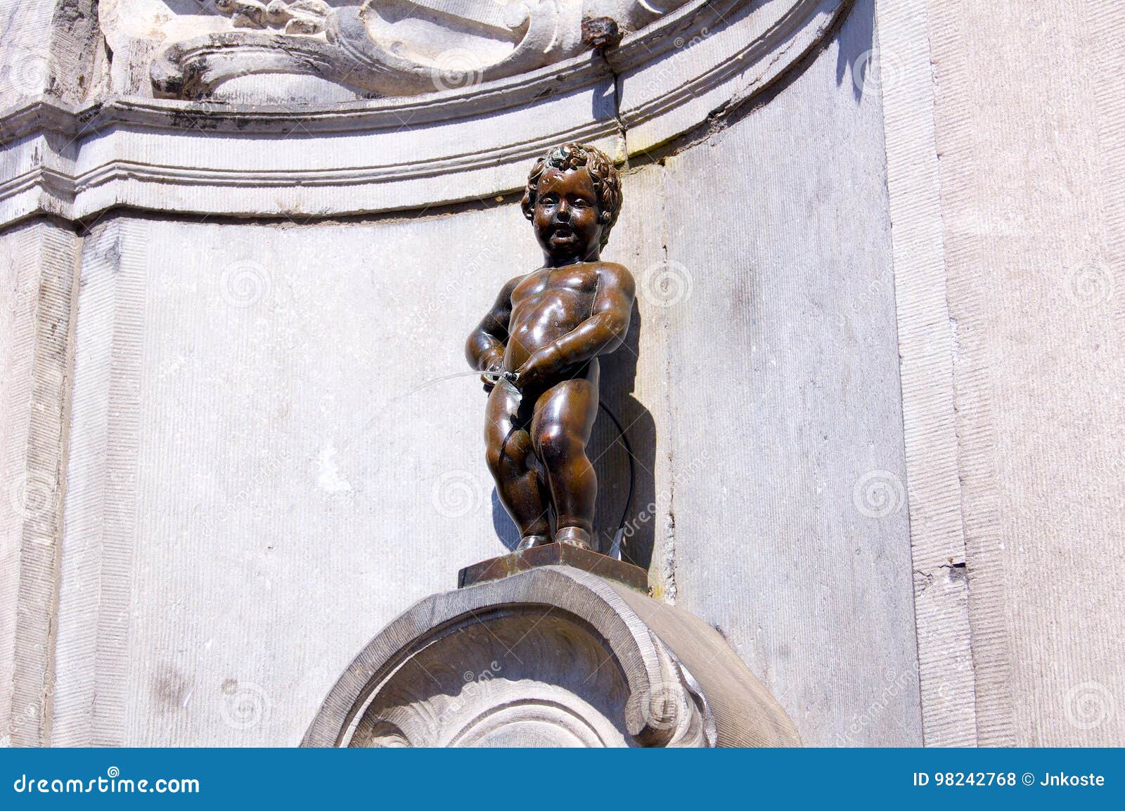Manneken Pis Statue in Brussels Stock Photo - Image of manneken, white ...