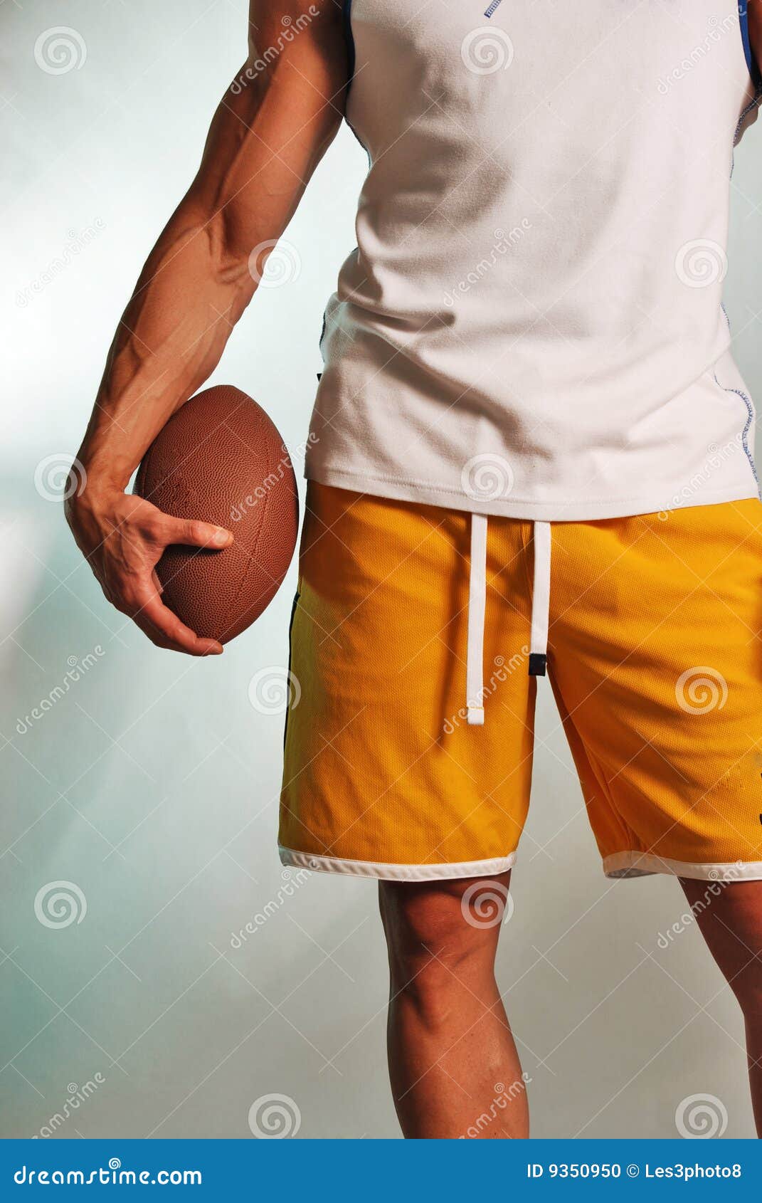 Mannelijke Atleet Met Voetbal Stock Foto - Image of trein, mensen: 9350950