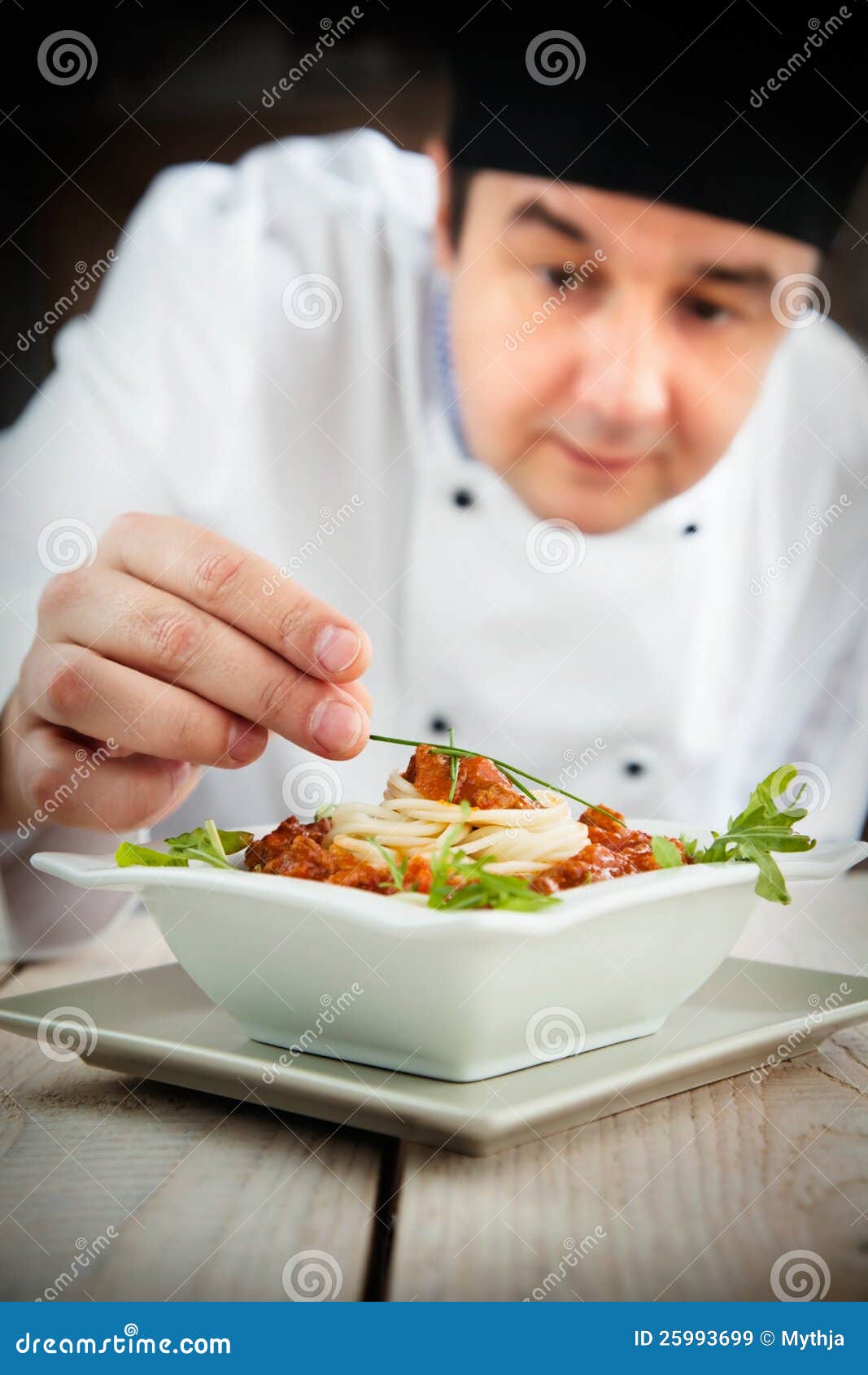 Mannelijke Chef-kok in Restaurant Stock Afbeelding - Image of ...