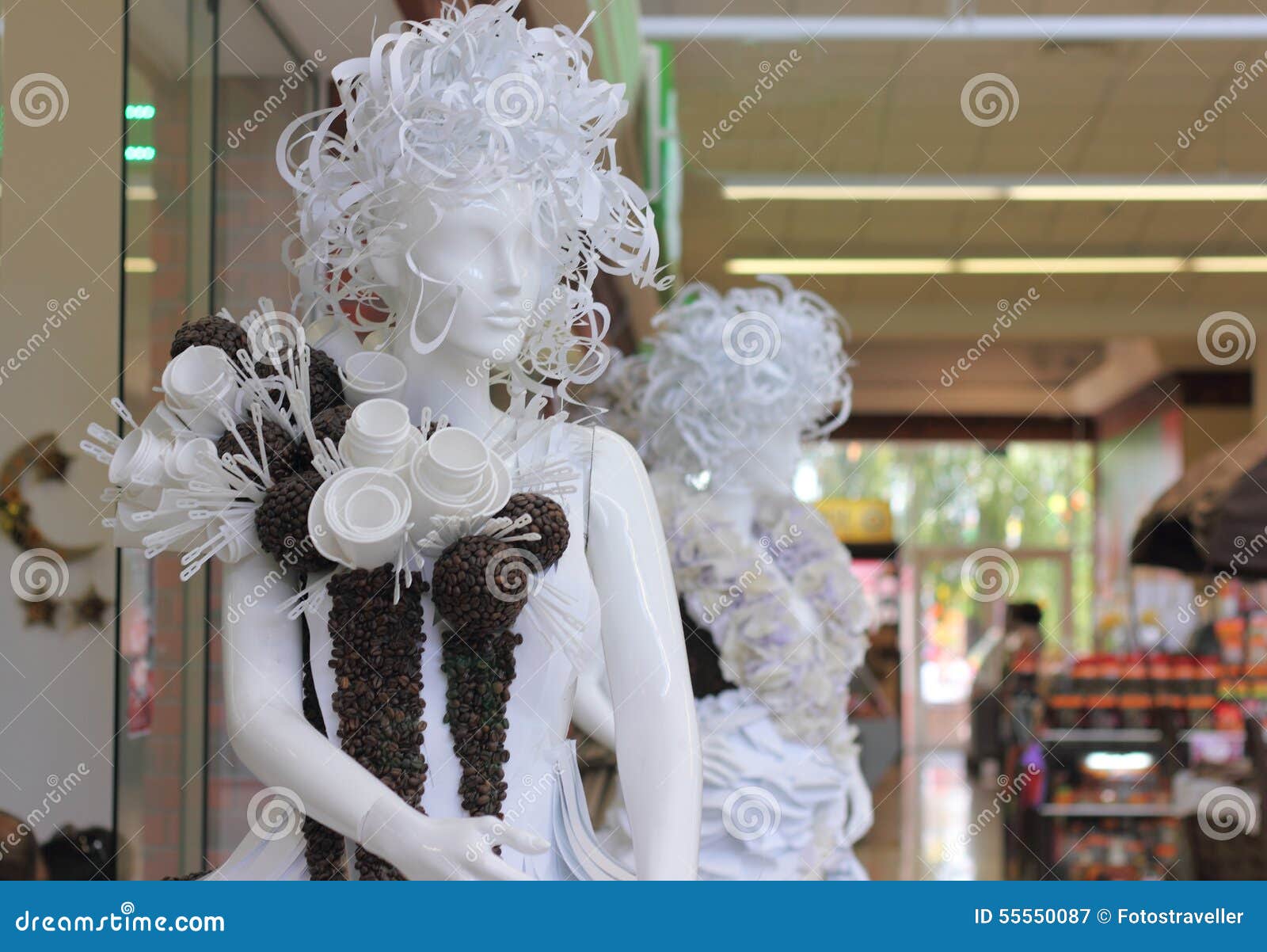 Mannequin in a Shopping Center Stock Image - Image of classic, doll ...