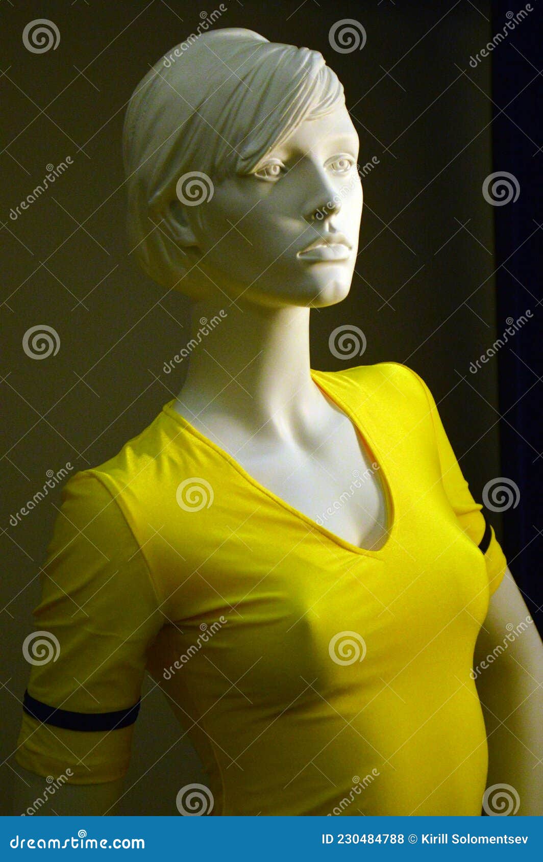 Mannequin in a Yellow T-shirt Stock Photo - Image of imitates, papier ...