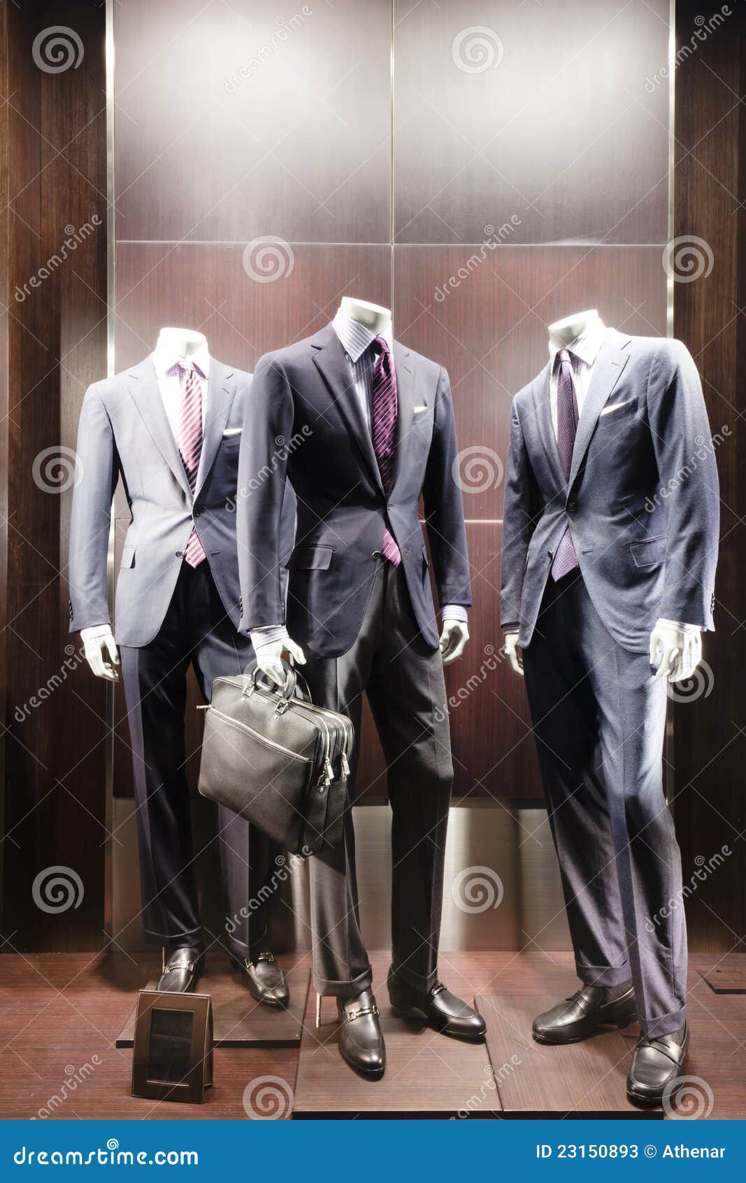 Mannequine in Einem Art Und Weisespeicher Stockbild - Bild von eleganz ...