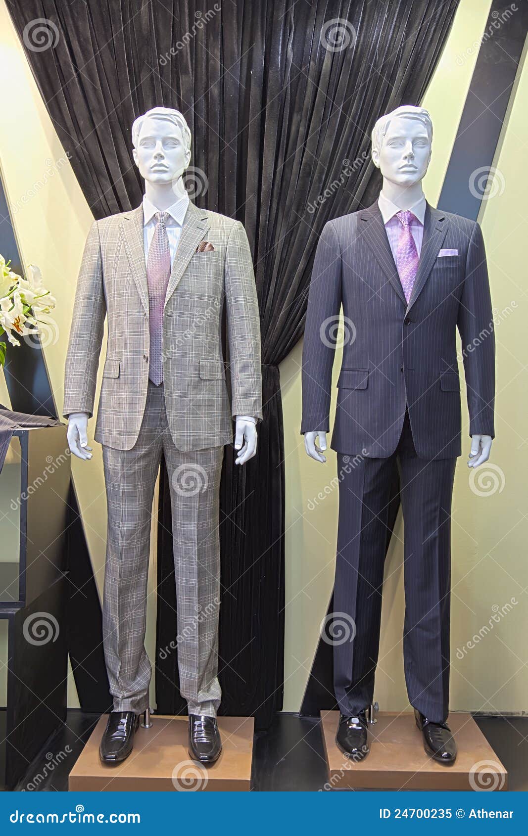 Mannequine in Einem Mannart Und Weisespeicher Stockbild - Bild von mode ...