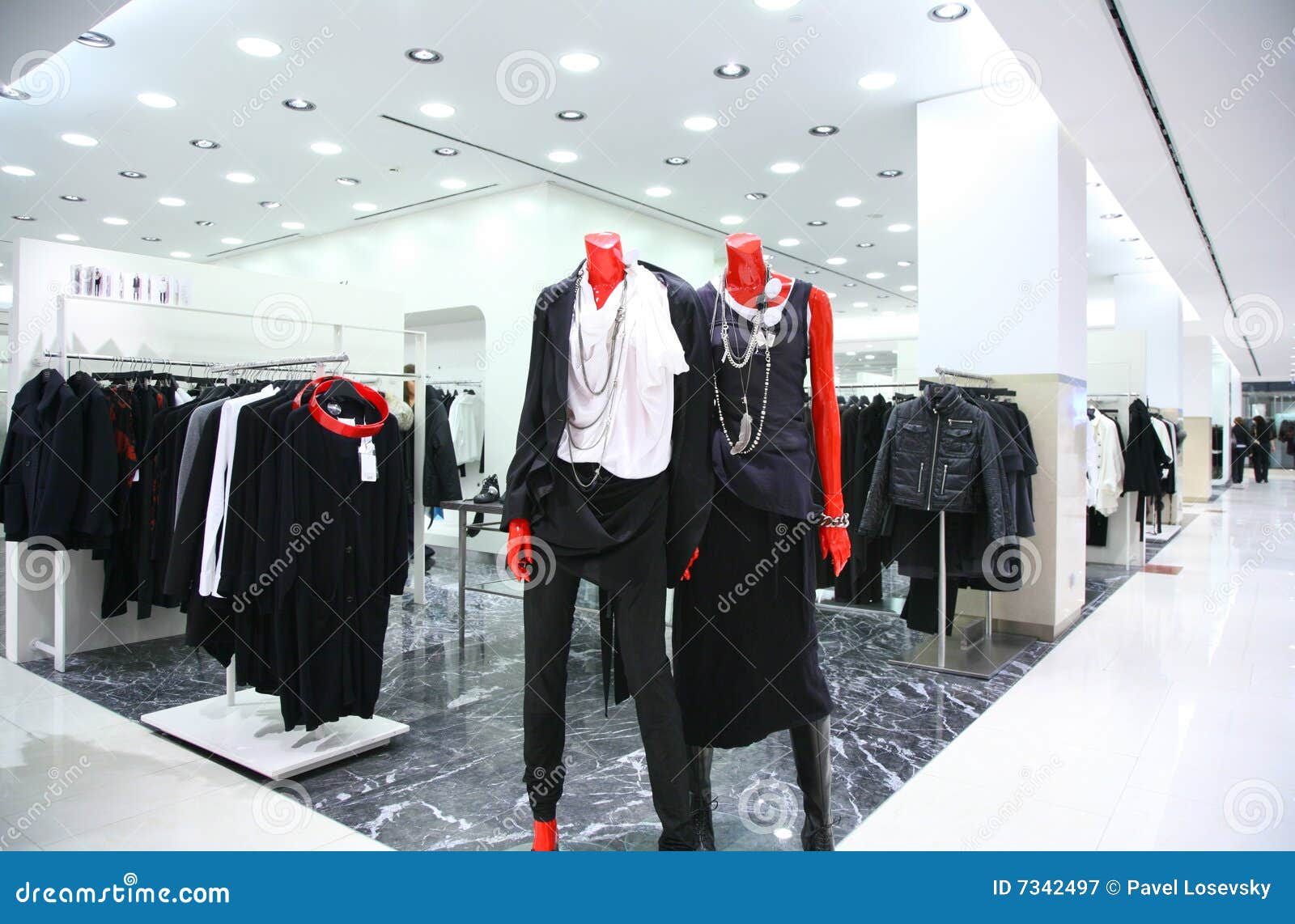 Mannequine Im Kleidungsystem Stockbild - Bild von auslegung, beiläufig ...