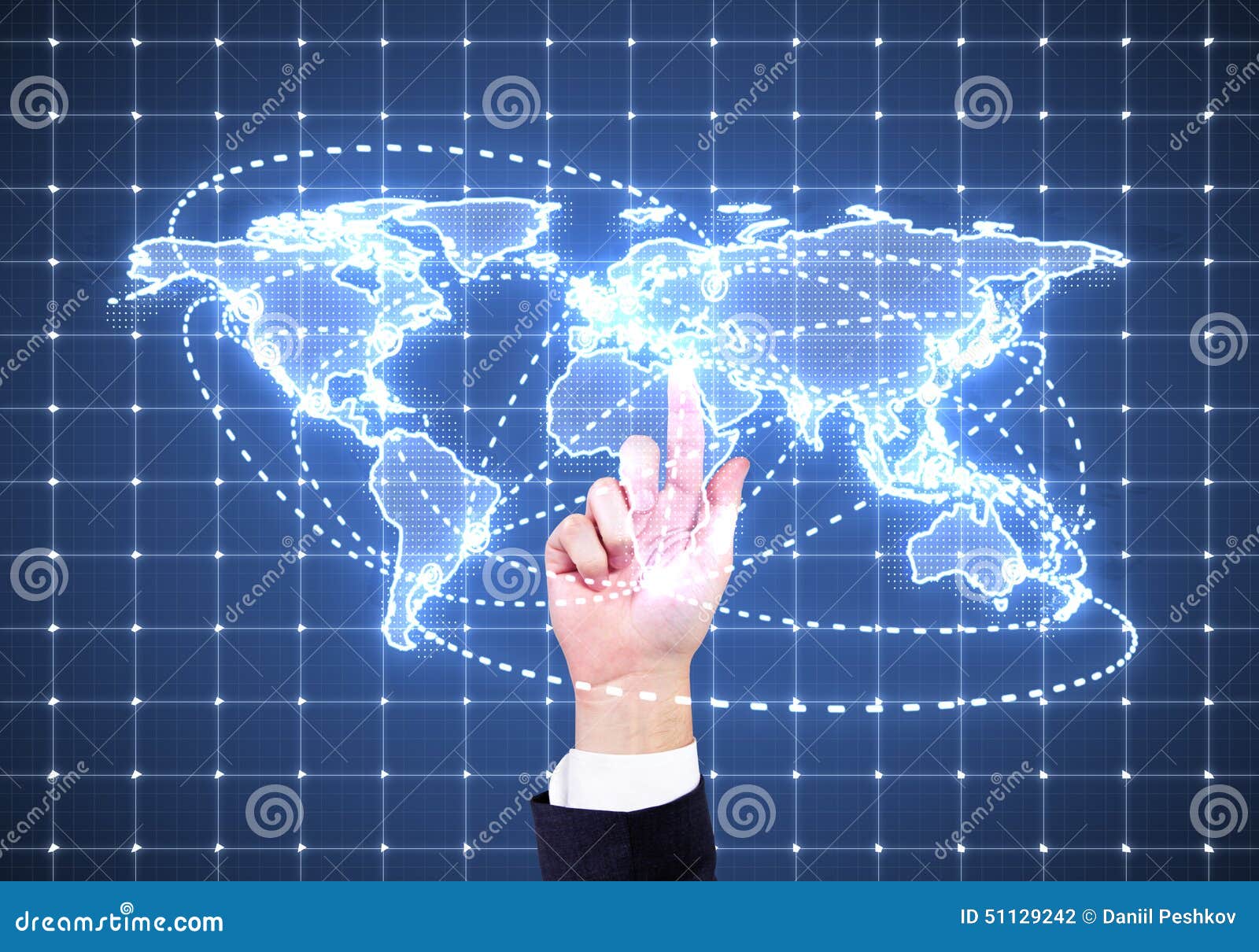 Mano Che Spinge La Mappa Di Mondo Fotografia Stock - Immagine di ...