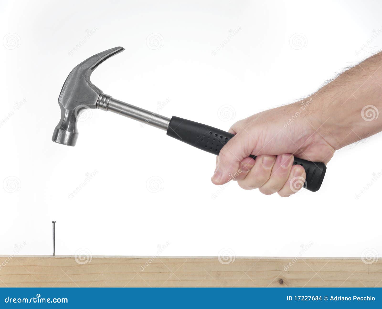 Mano con el martillo foto de archivo. Imagen de instrumento - 17227684