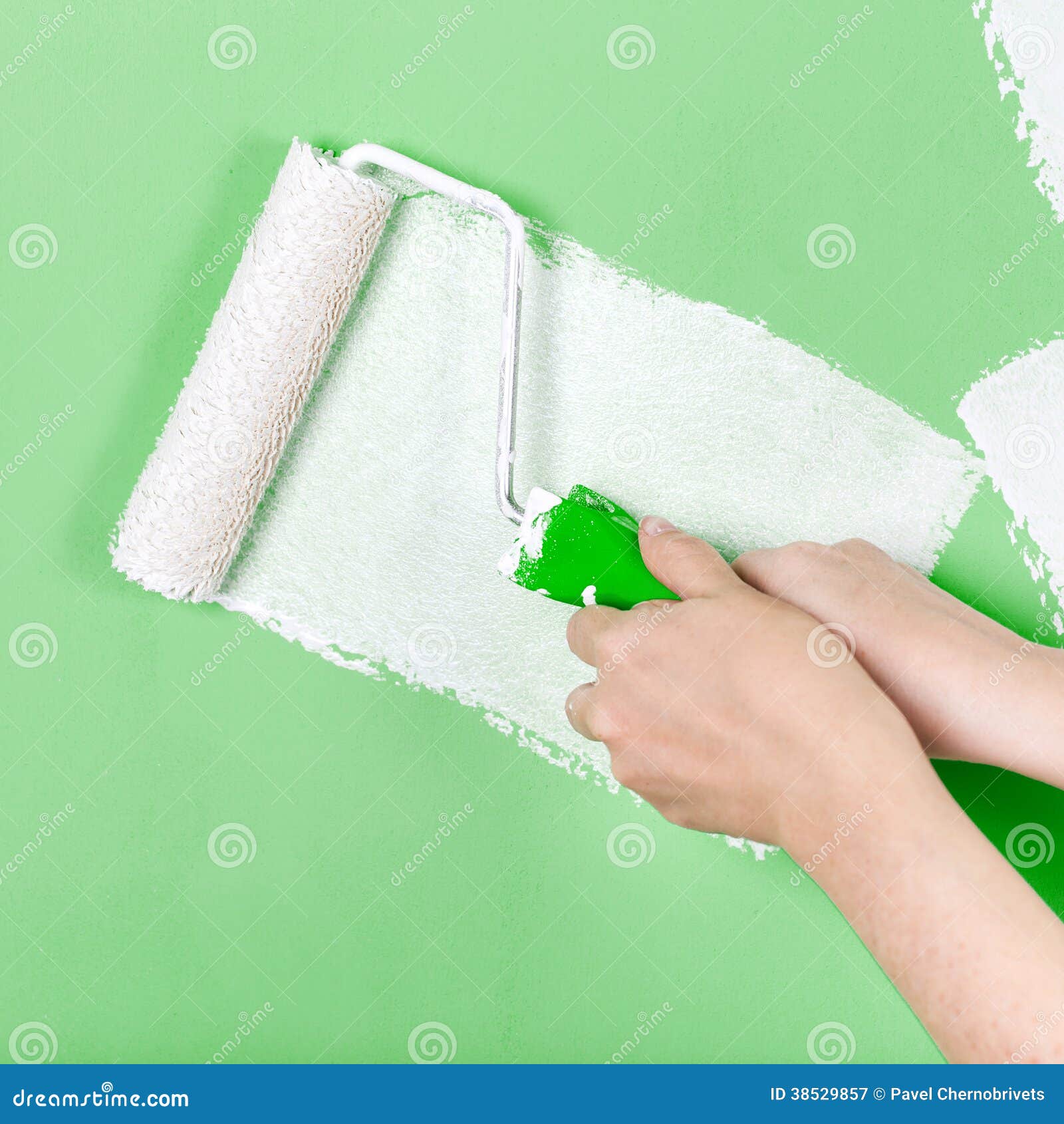 Mano Con El Rodillo De Pintura Imagen de archivo - Imagen de interior ...