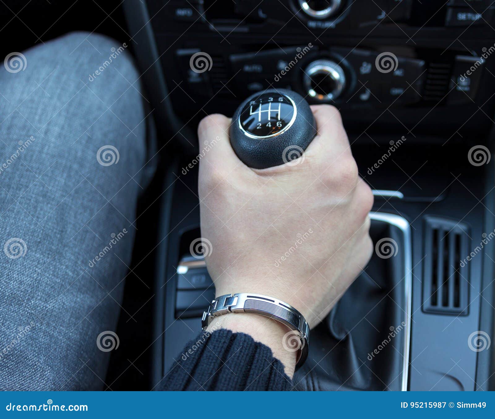 Mano Con La Leva Di Cambio Manuale Immagine Stock - Immagine di sport ...