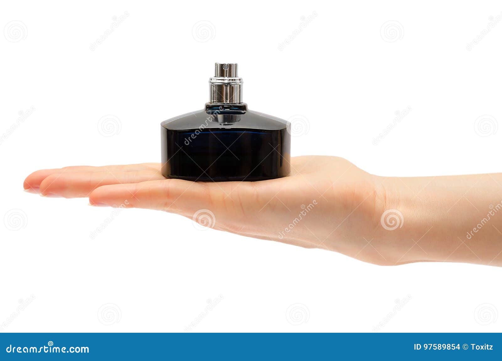 Mano De La Mujer Que Sostiene La Botella De Perfume Foto de archivo ...