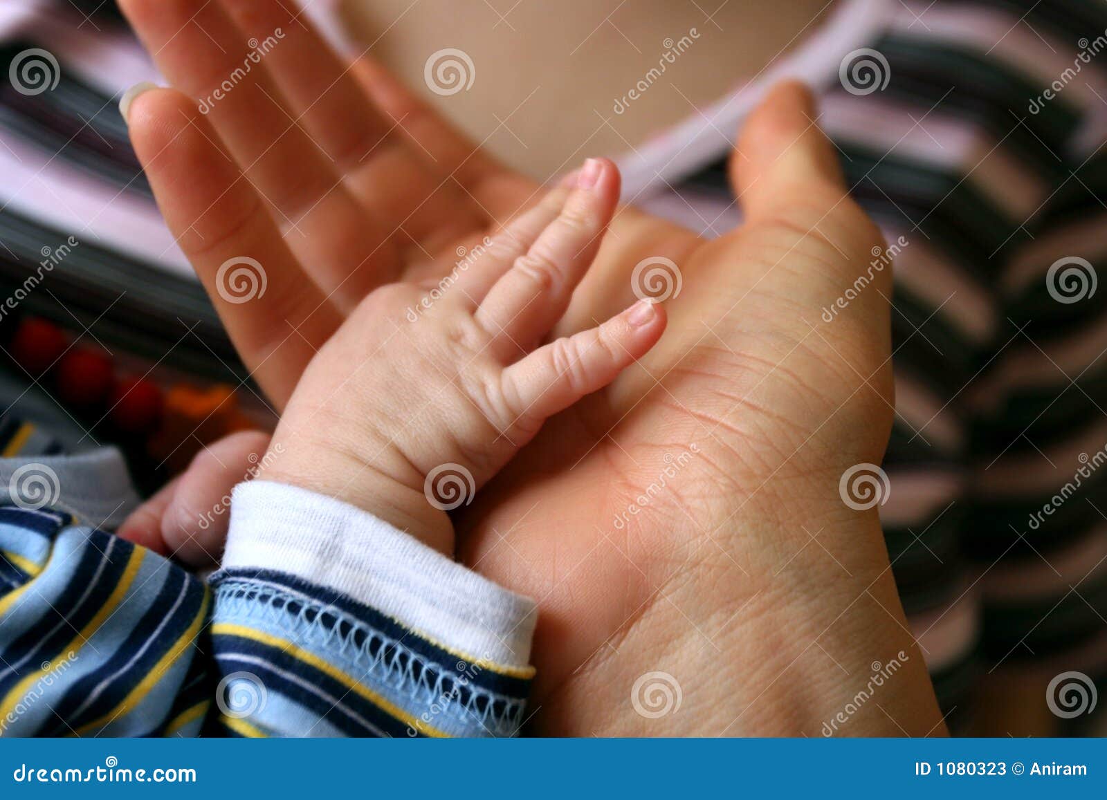 Mano del bebé imagen de archivo. Imagen de miembro, persona - 1080323