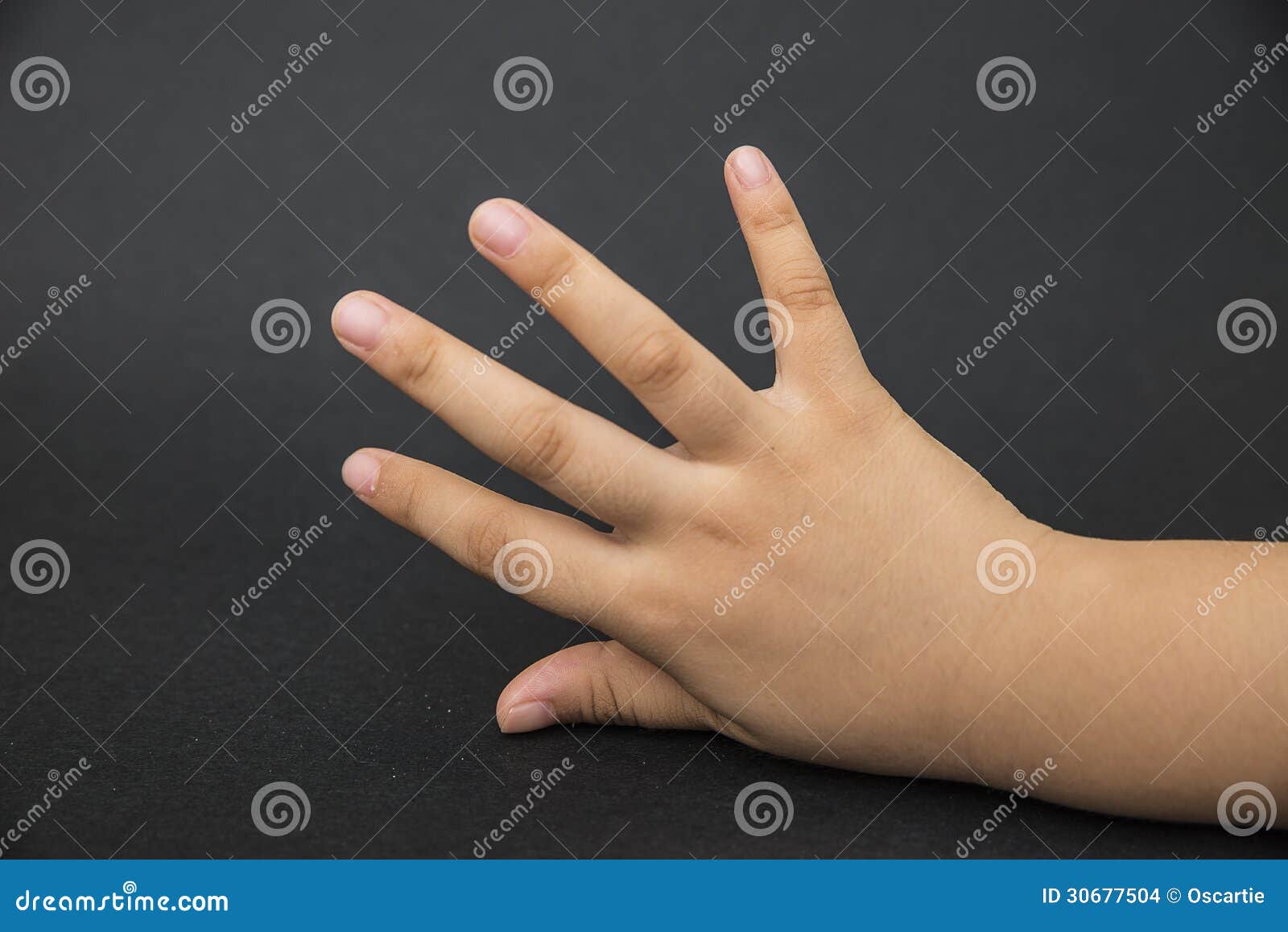 Mano del niño foto de archivo. Imagen de mano, negro - 30677504