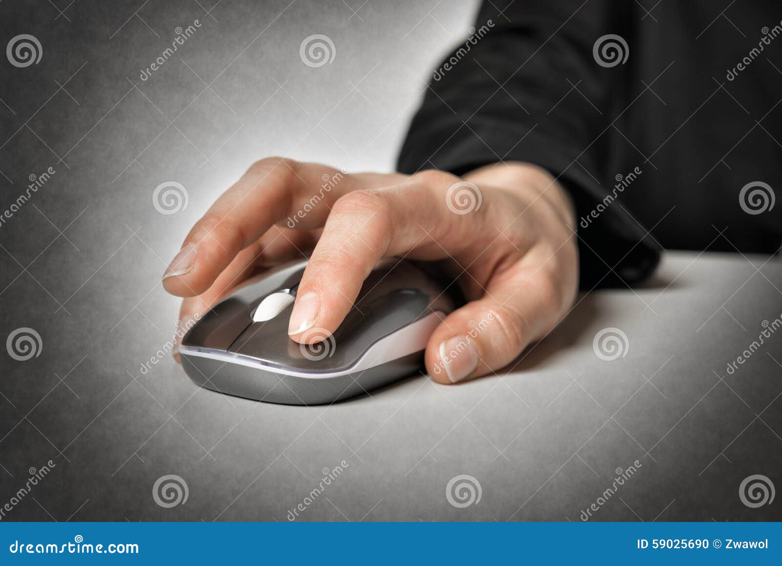 Mano Femminile Con Il Mouse Del Computer Fotografia Stock - Immagine di ...