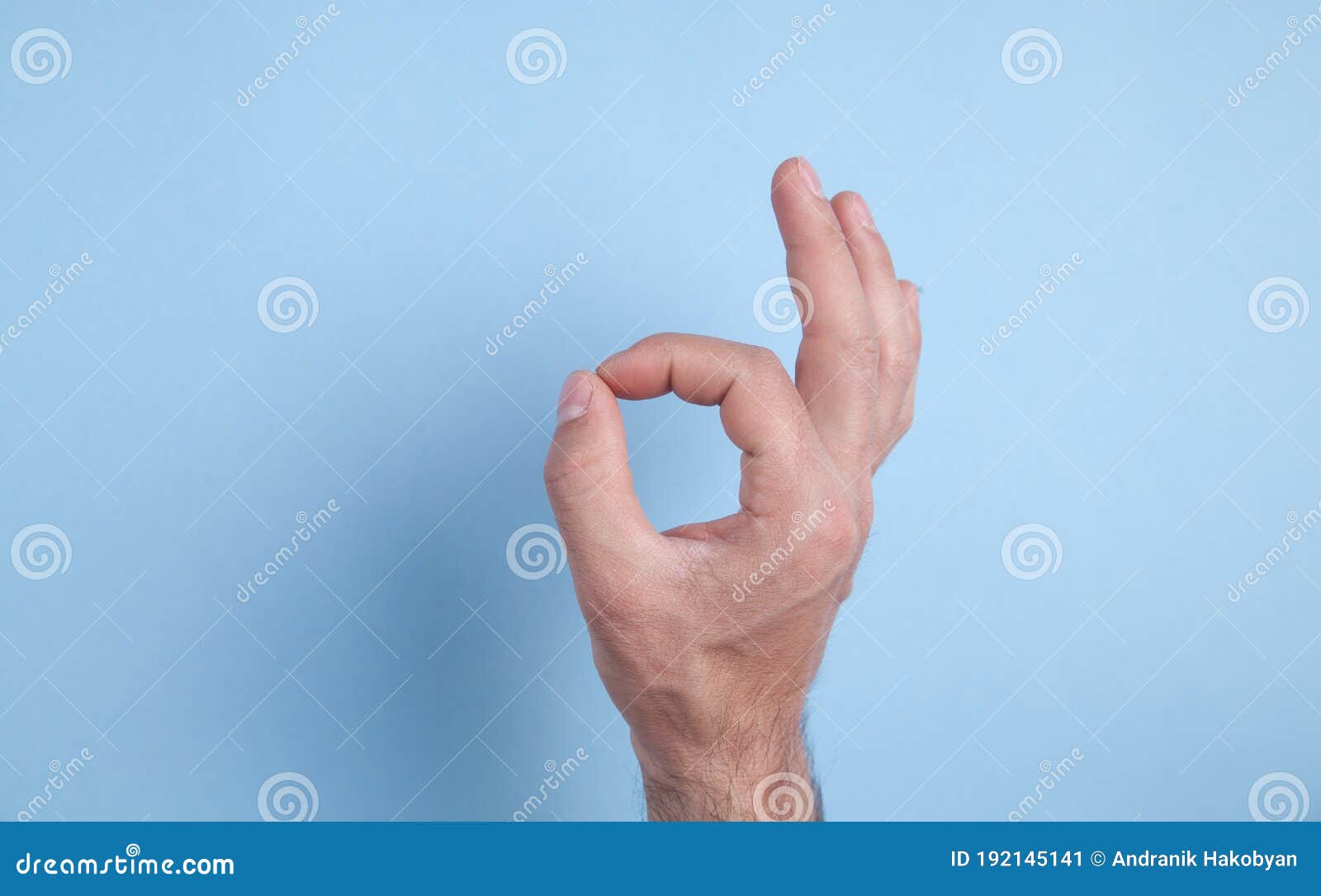 Mano Masculina Mostrando Gesto Correcto Imagen de archivo - Imagen de ...