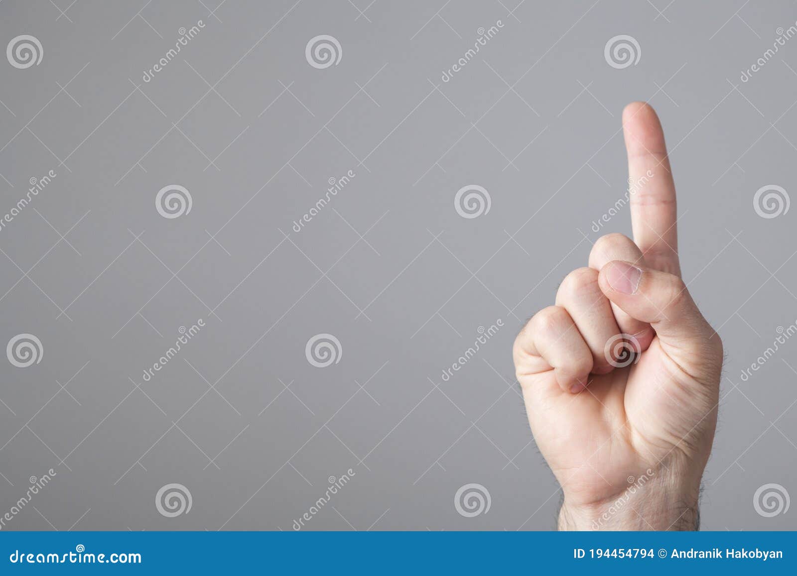 Mano Masculina Que Muestra Un Dedo Foto de archivo - Imagen de concepto ...