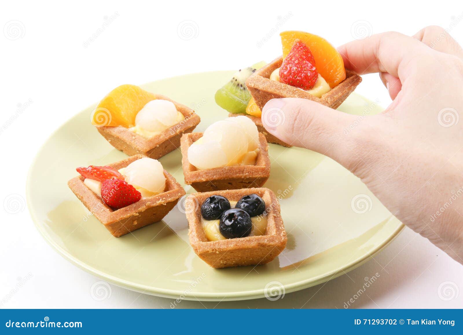 Mano Que Sostiene La Fruta Agria Foto de archivo - Imagen de delicioso ...