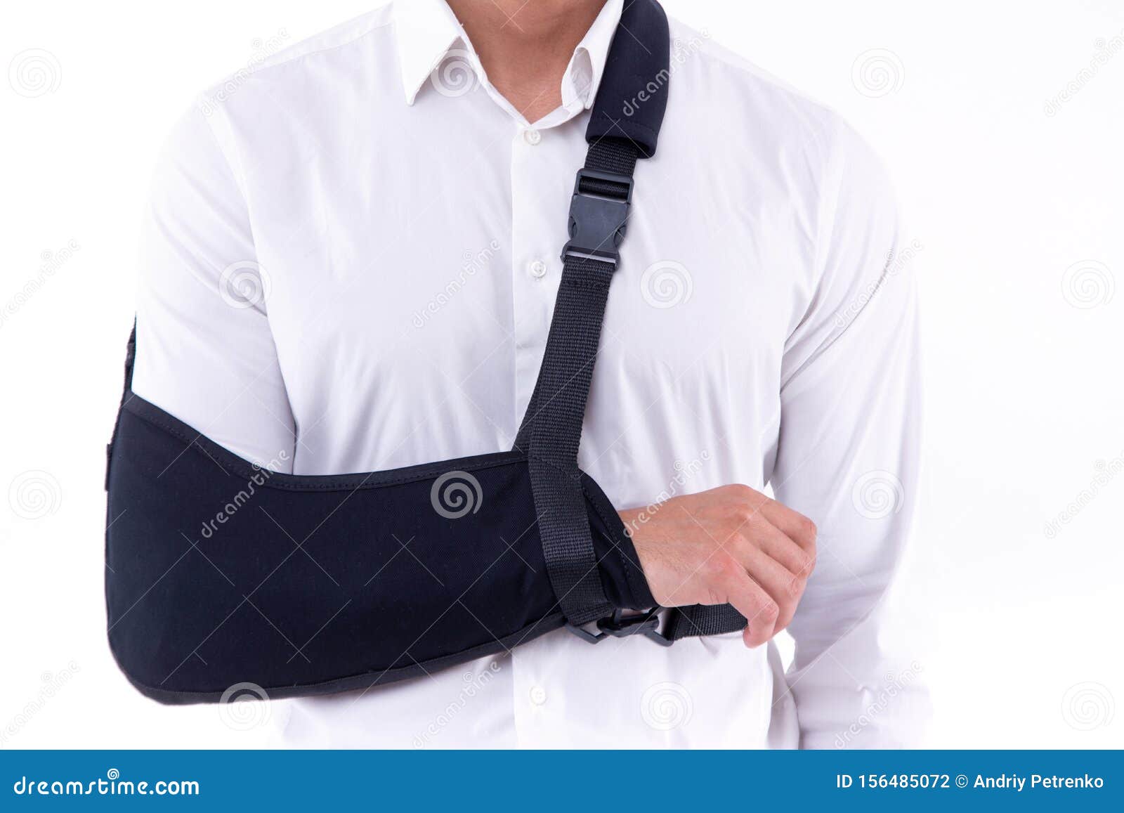 Mano rota usando un brazo foto de archivo. Imagen de ortopédico - 156485072