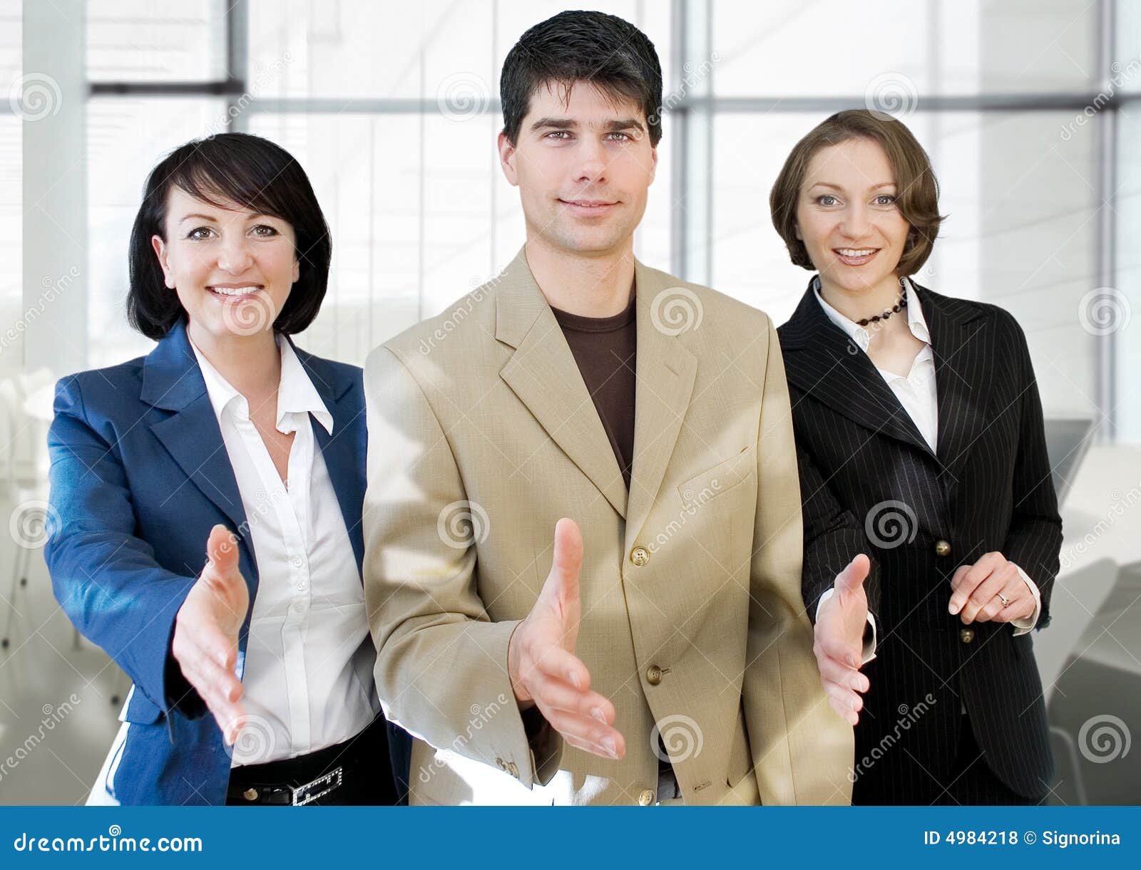 Mano-sacudir-personas foto de archivo. Imagen de handshake - 4984218