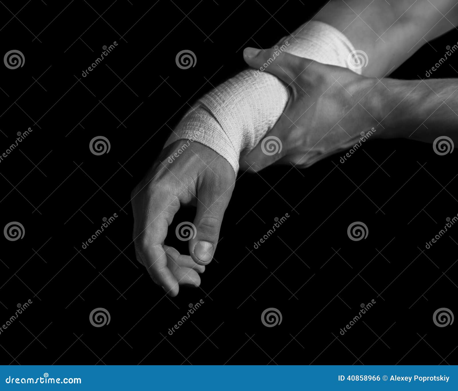 Mano Vendada, Dolor En La Muñeca Foto de archivo - Imagen de tacto ...
