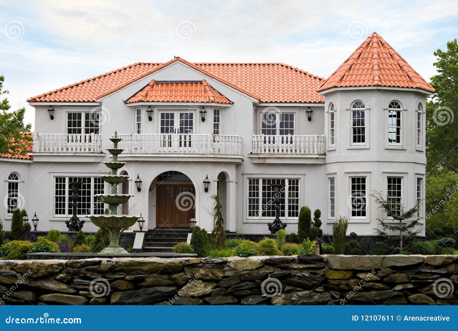 Manoir de luxe image stock. Image du vivre, réel, pelouse - 12107611