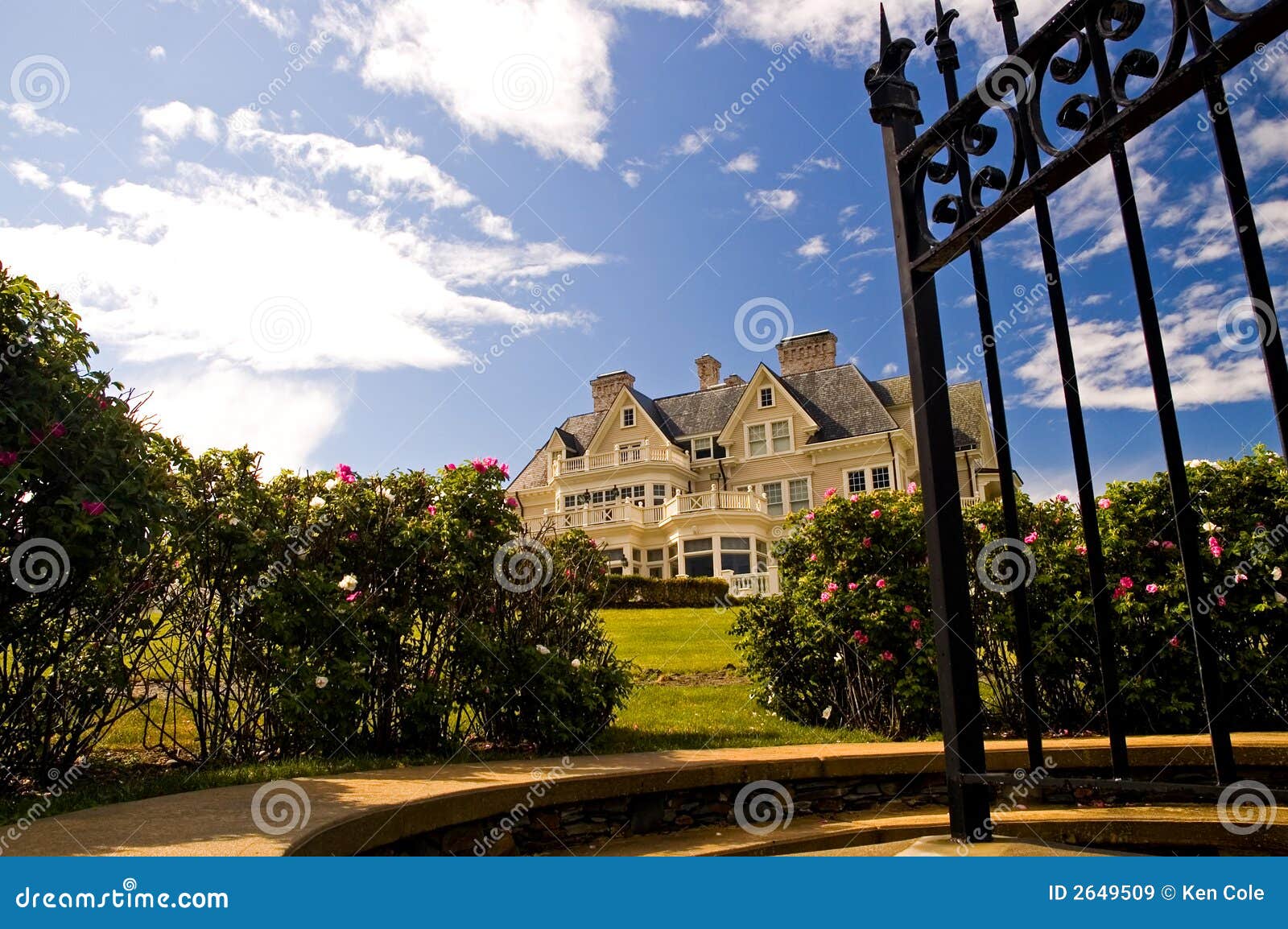 Manoir de luxe image stock. Image du wooden, haie, coûteux - 2649509