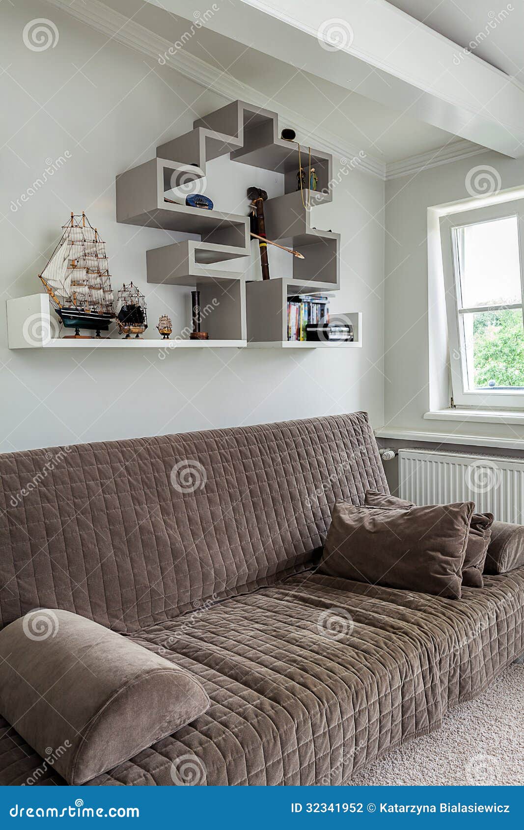 Manoir De Vintage - Divan Brun Photo stock - Image du coloré, divan ...