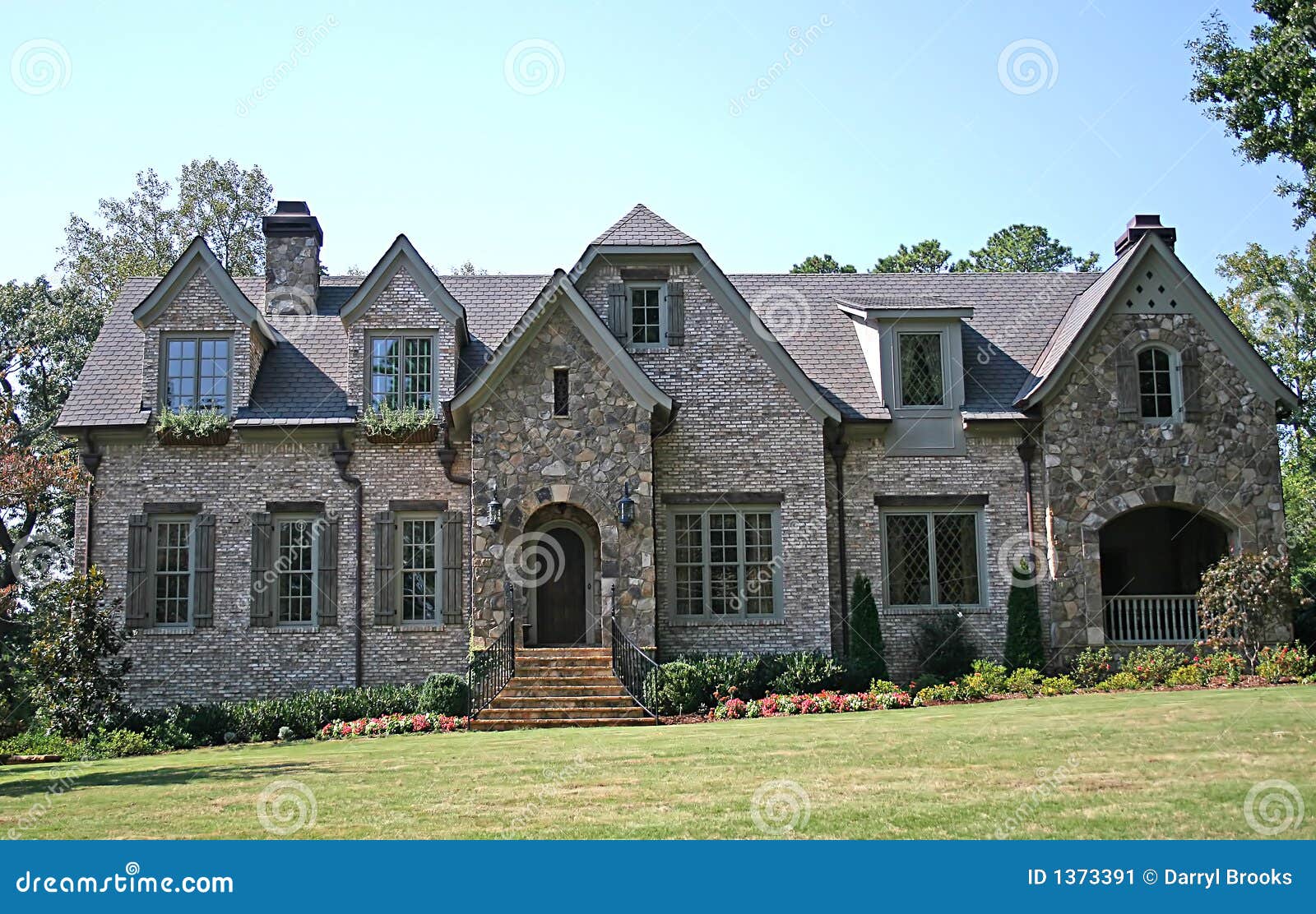 Manoir en pierre 2 image stock. Image du fléaux, patrimoine - 1373391