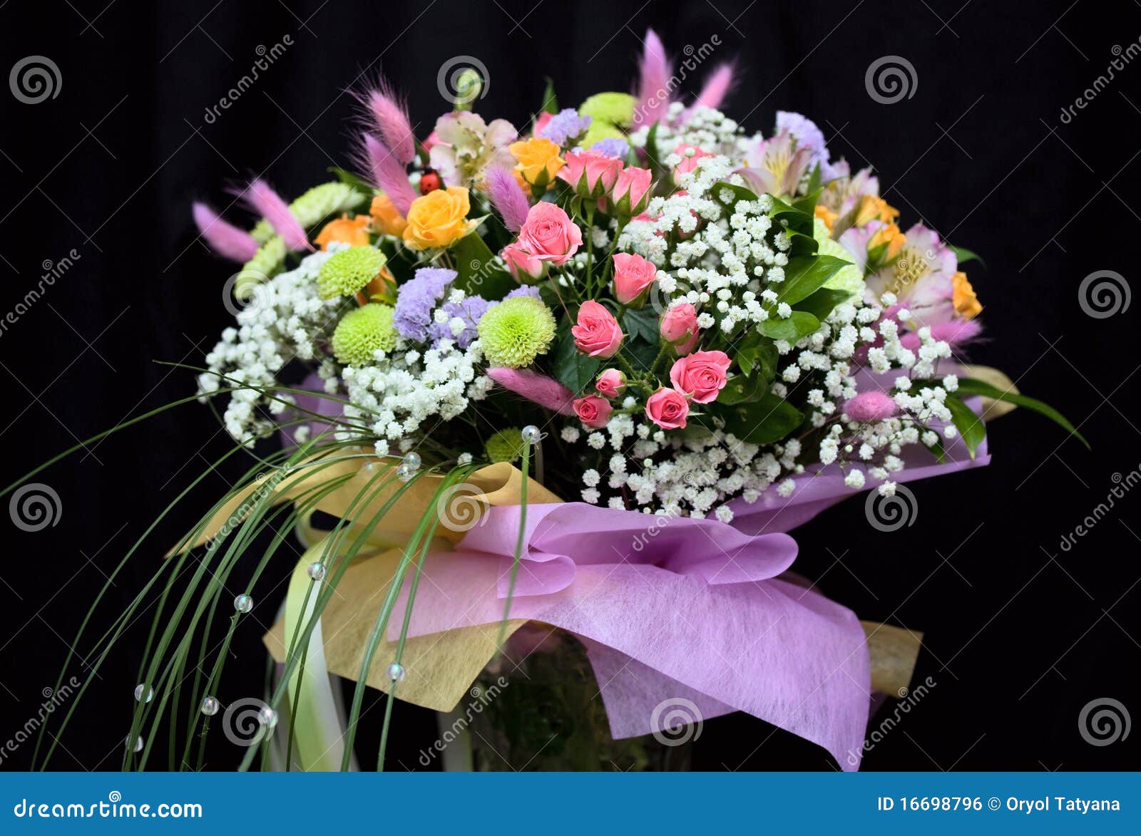 Manojo de flores hermosas foto de archivo. Imagen de verde - 16698796