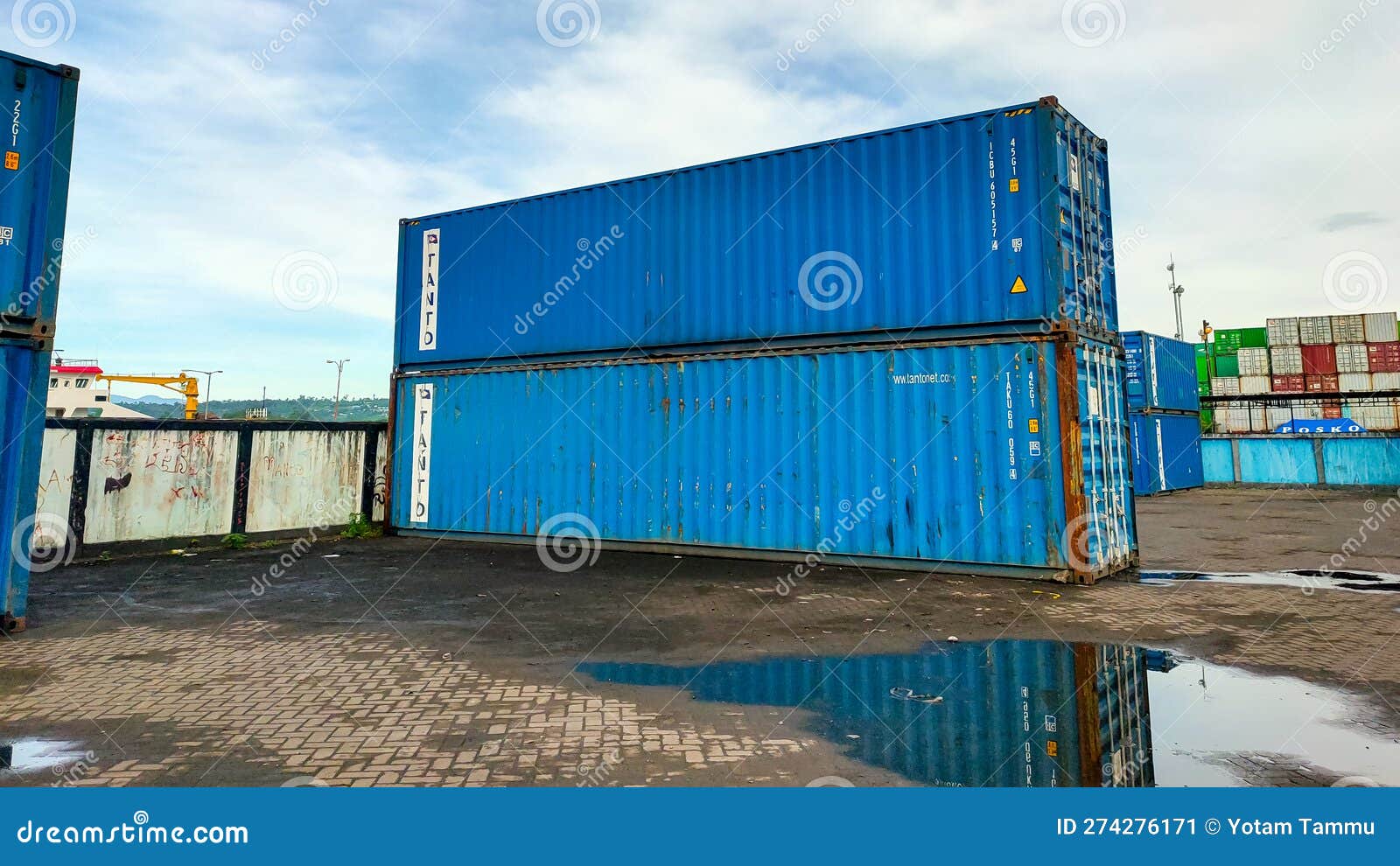 Manokwari, April 5 2023, Container Shelter at Manokwari Port Editorial ... Manokwari, April 5 2023, Container Shelter at Manokwari Port Editorial ...