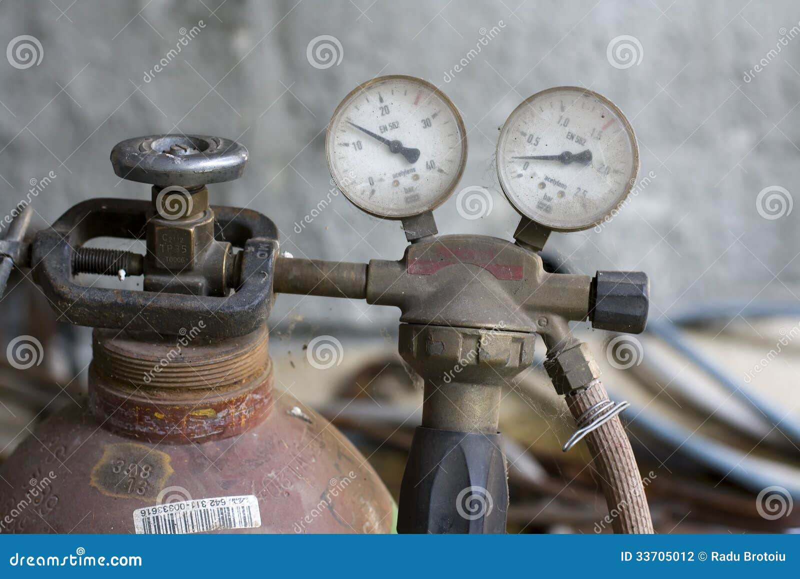Manometer and oxygen tube stock photo. Image of cylinders - 33705012