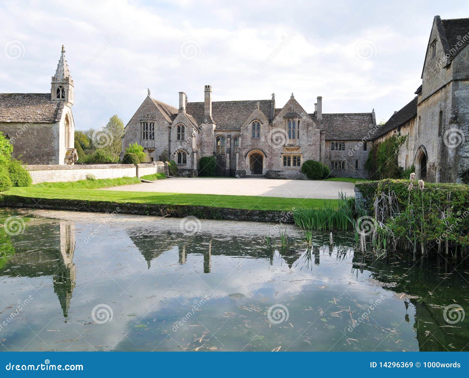 Manor House Exterior and Grounds Stock Image - Image of driveway, farm ...