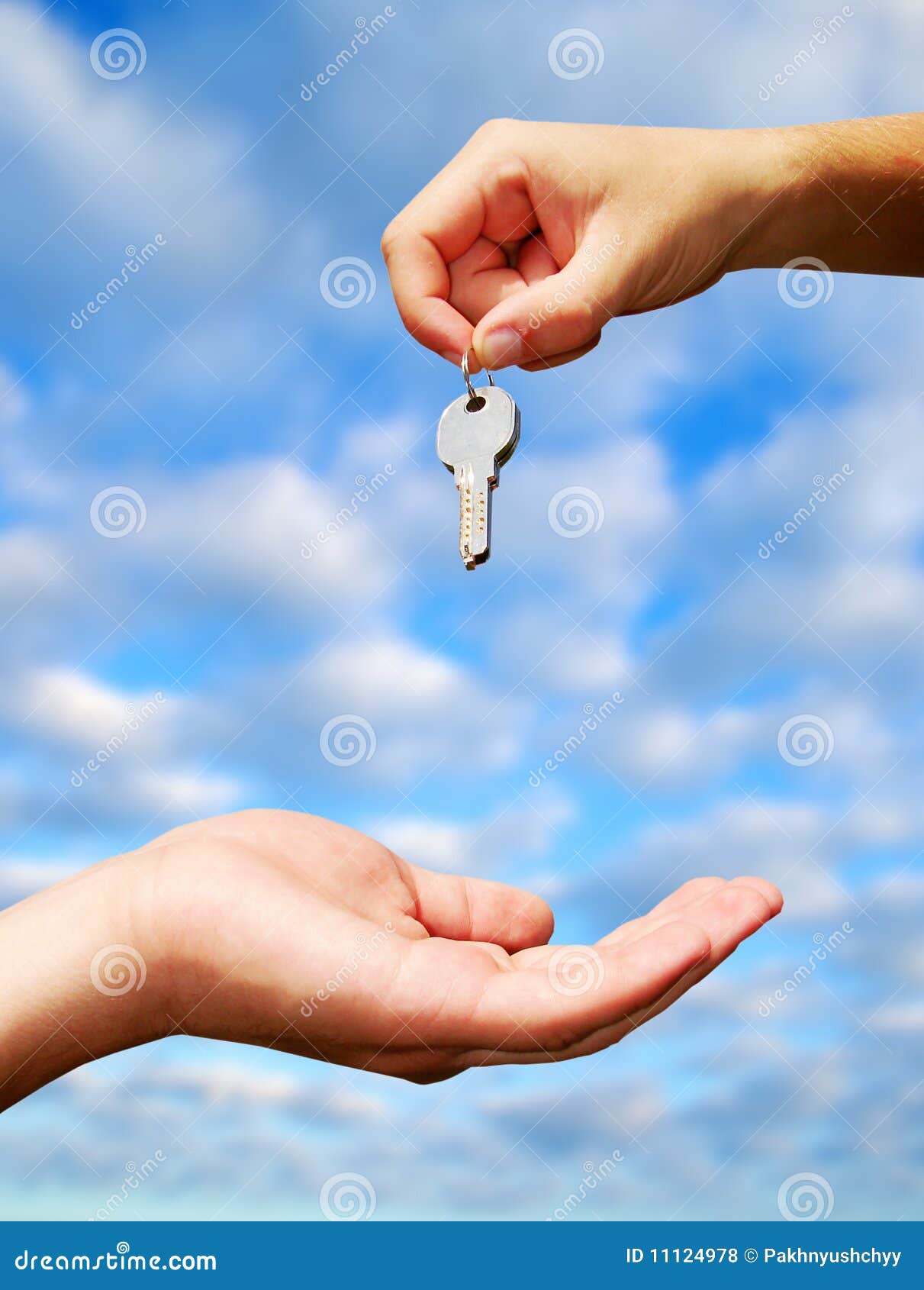 Manos con clave foto de archivo. Imagen de nube, seguro - 11124978