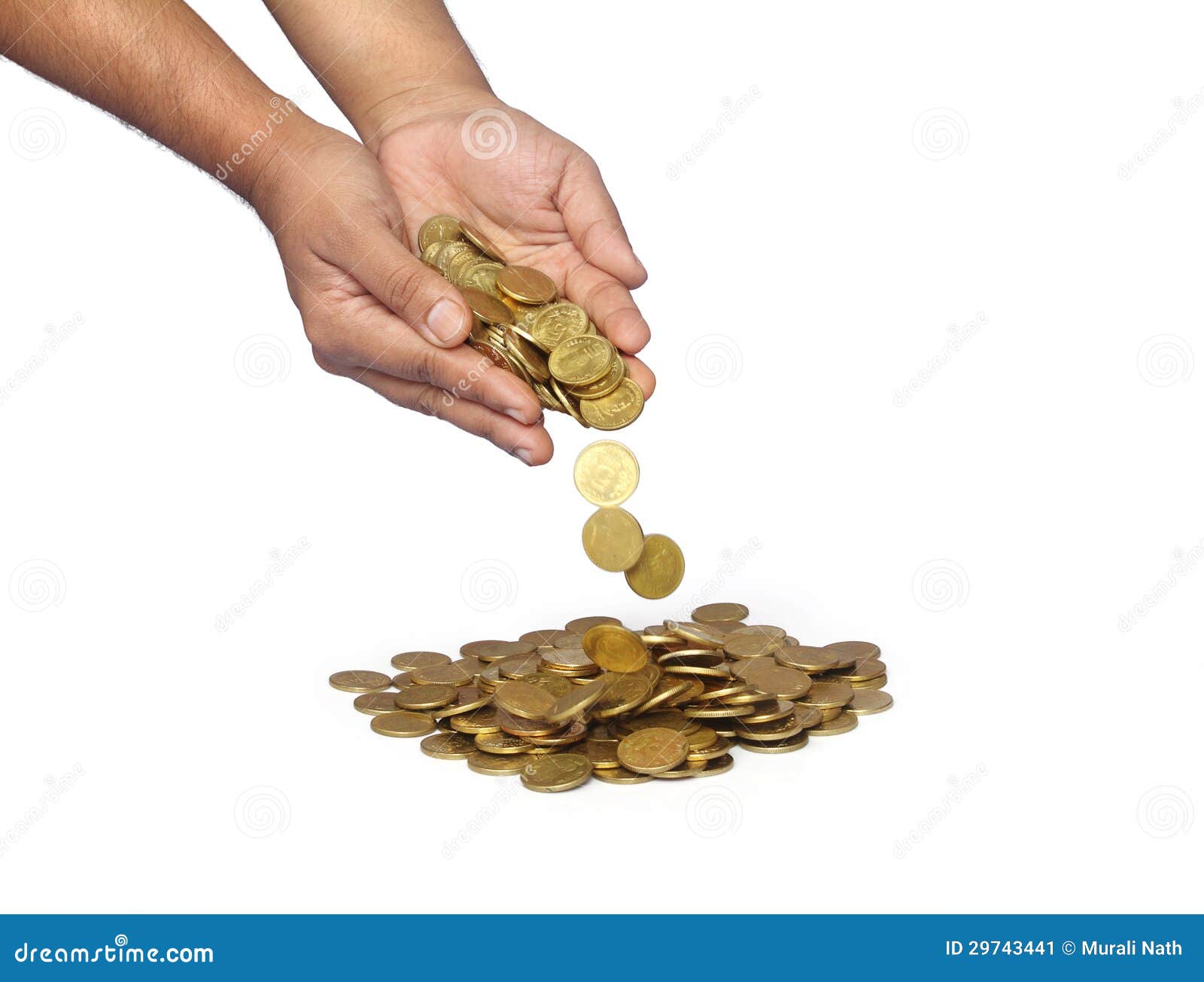 Manos Del Hombre Con Las Monedas De Oro Imagen de archivo - Imagen de ...