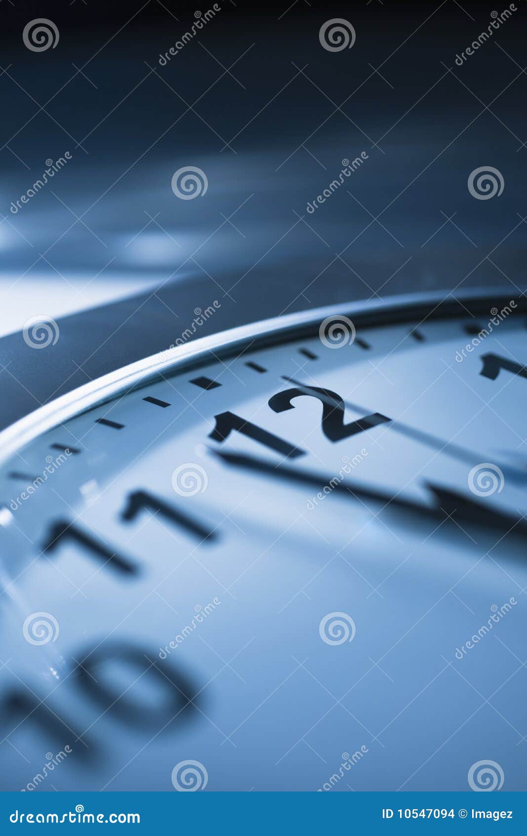 Manos del reloj foto de archivo. Imagen de minutos, azul - 10547094