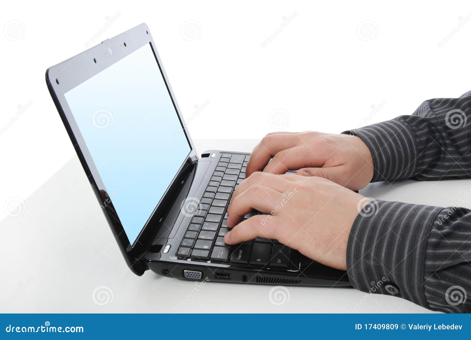 Manos En El Teclado De La Computadora Portátil. Imagen de archivo ...