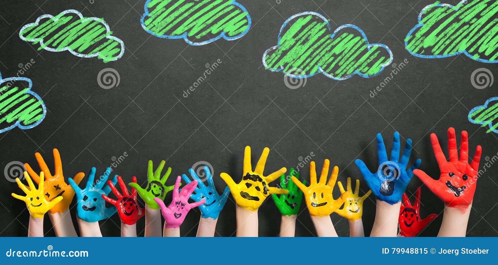 Manos Pintadas De Los Niños Imagen de archivo - Imagen de azul, escuela ...