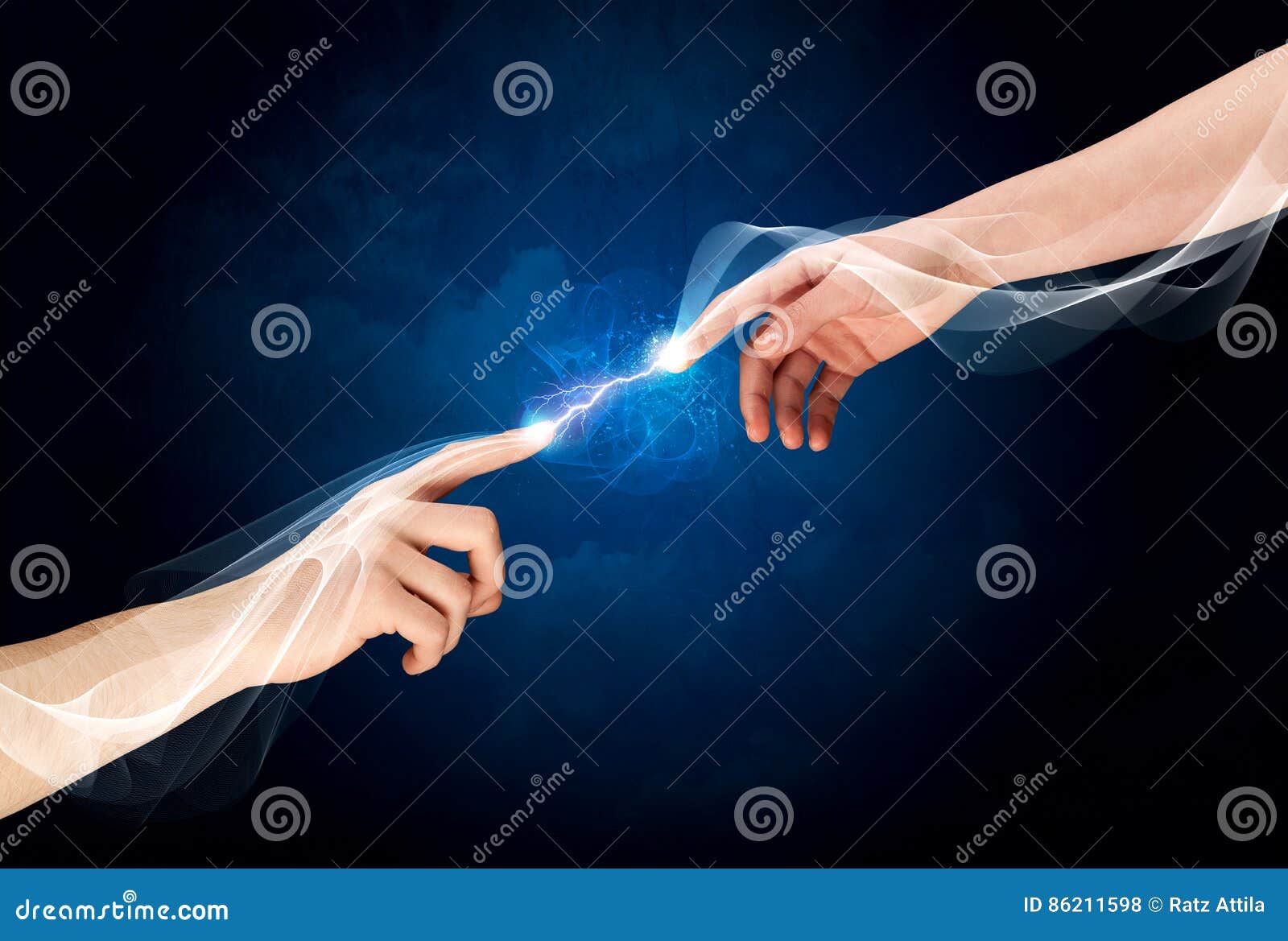 Manos Que Conectan a Través De Los Fingeres En Espacio Stock de ...