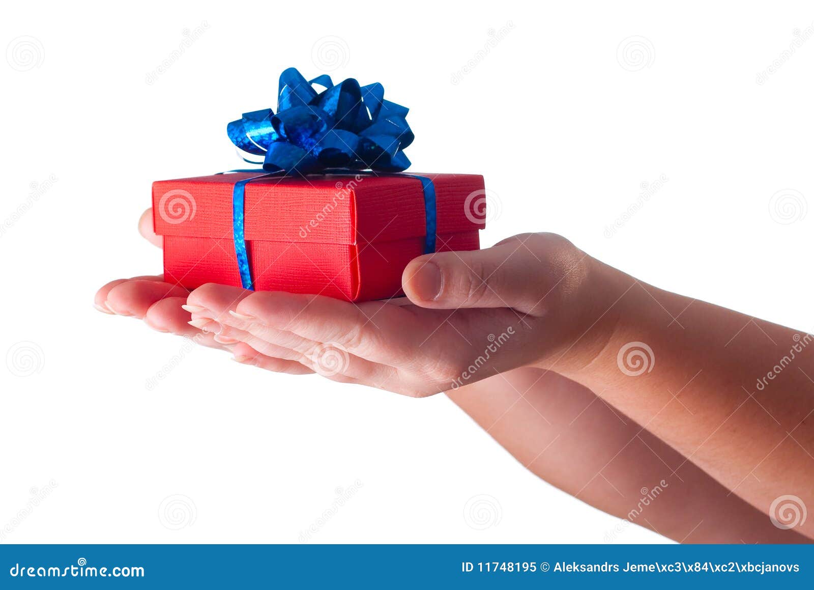 Manos que dan un regalo imagen de archivo. Imagen de arqueamiento ...